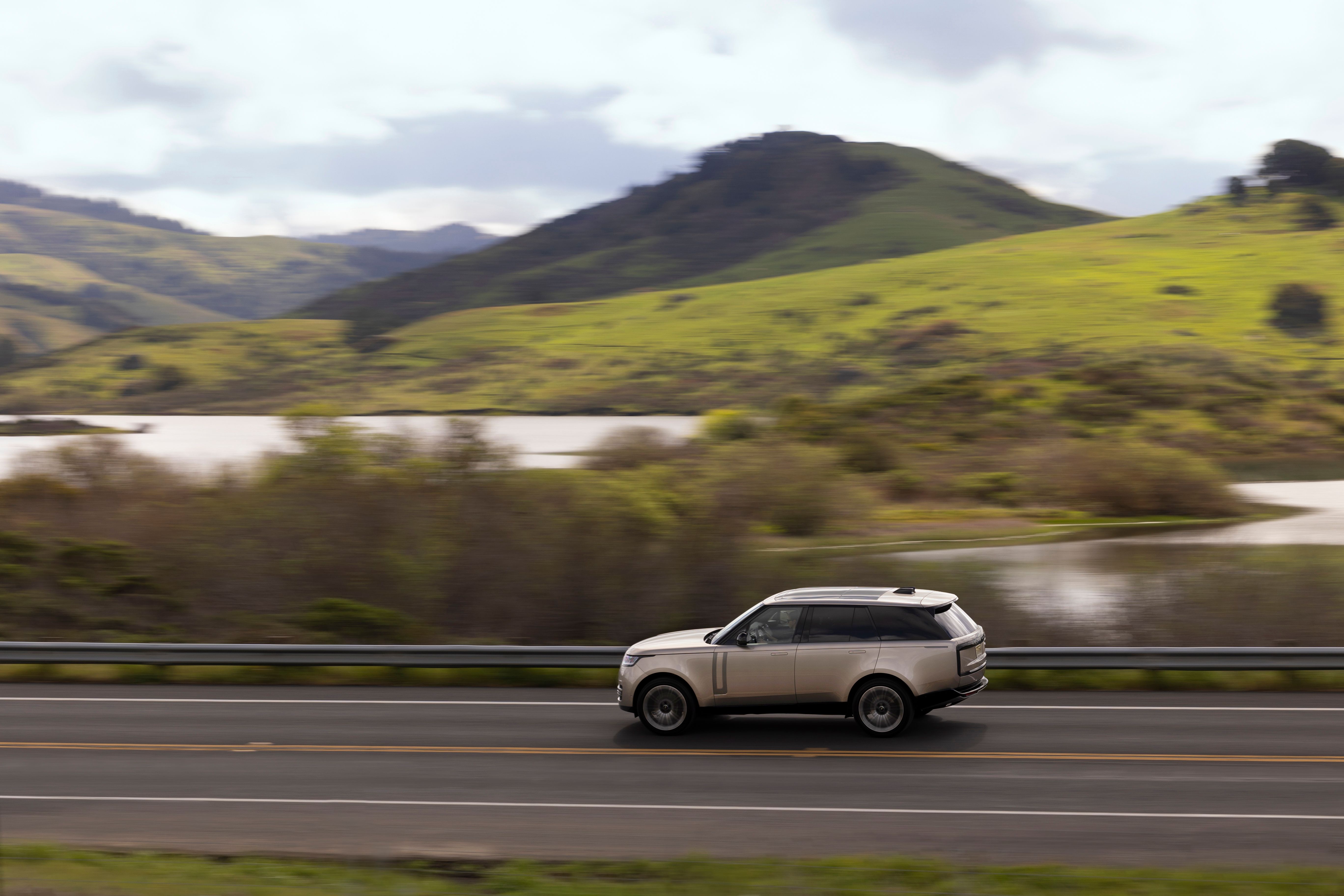 Here's What Makes the New Range Rover a Proper British Luxury SUV