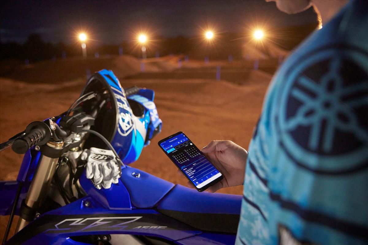The 2023 Yamaha YZ450F Outpaces The Competition Again... Facing Backwards!