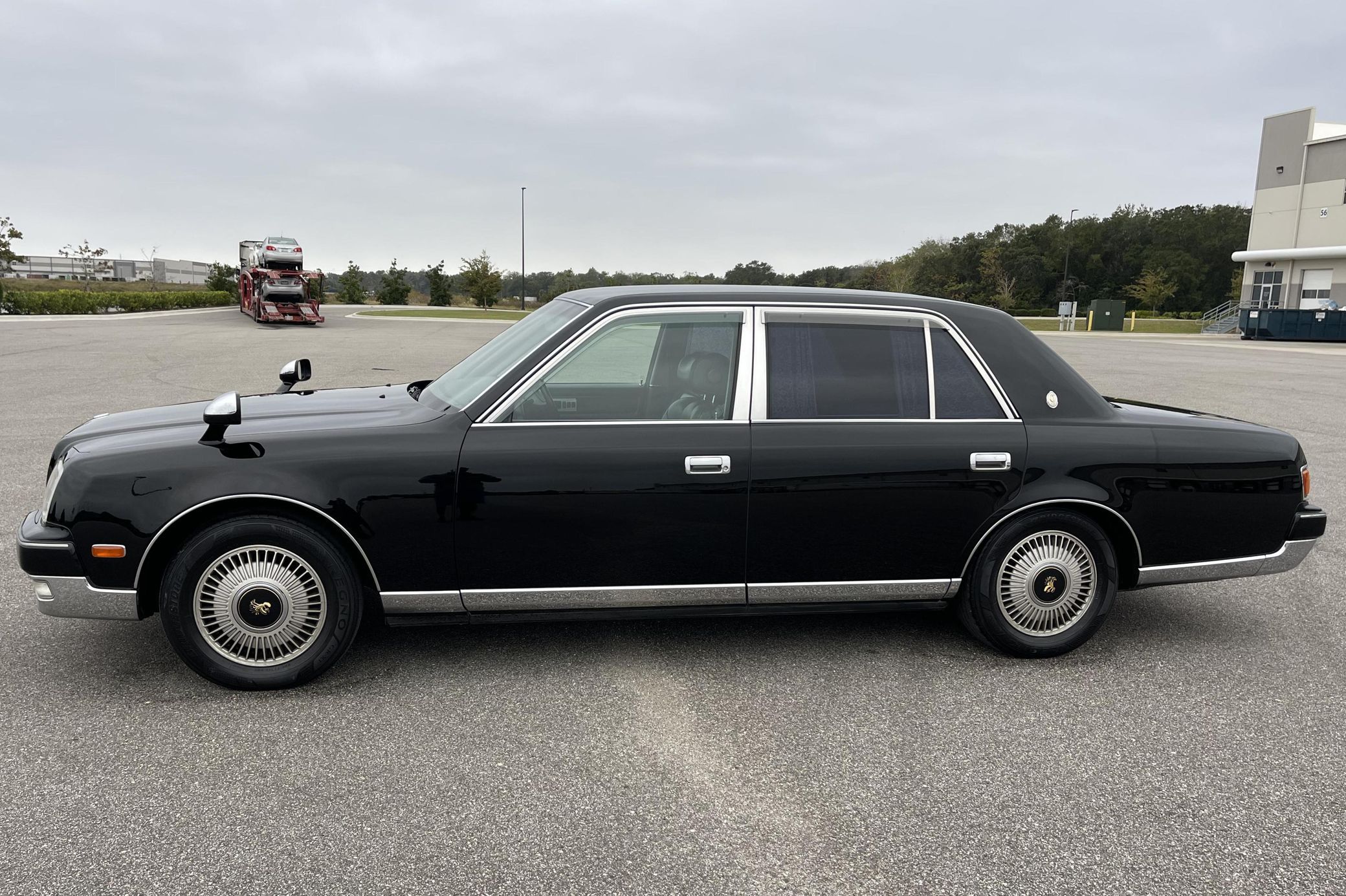 The Toyota Century Was A V-12 Powered JDM Ultra-Luxury Sedan