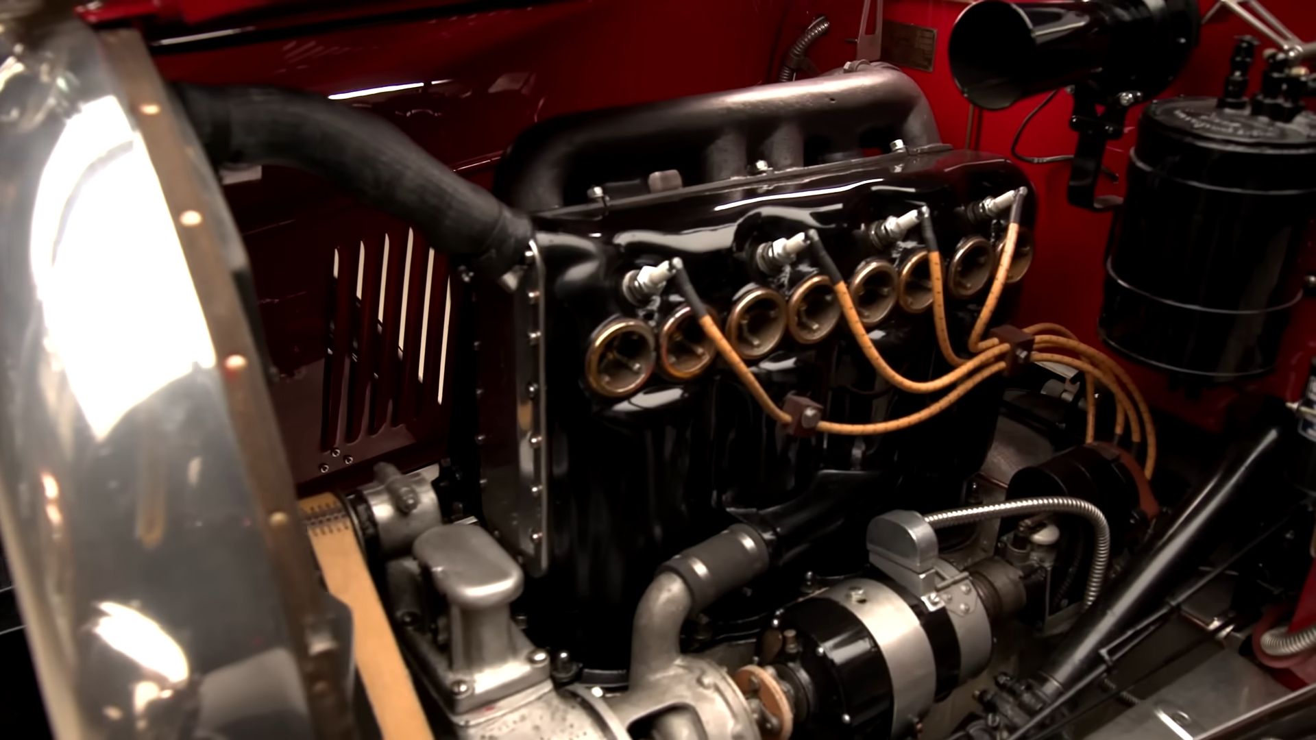 Jay Leno Outlines What Makes The Duesenberg Revere Racing Engine So Unique
