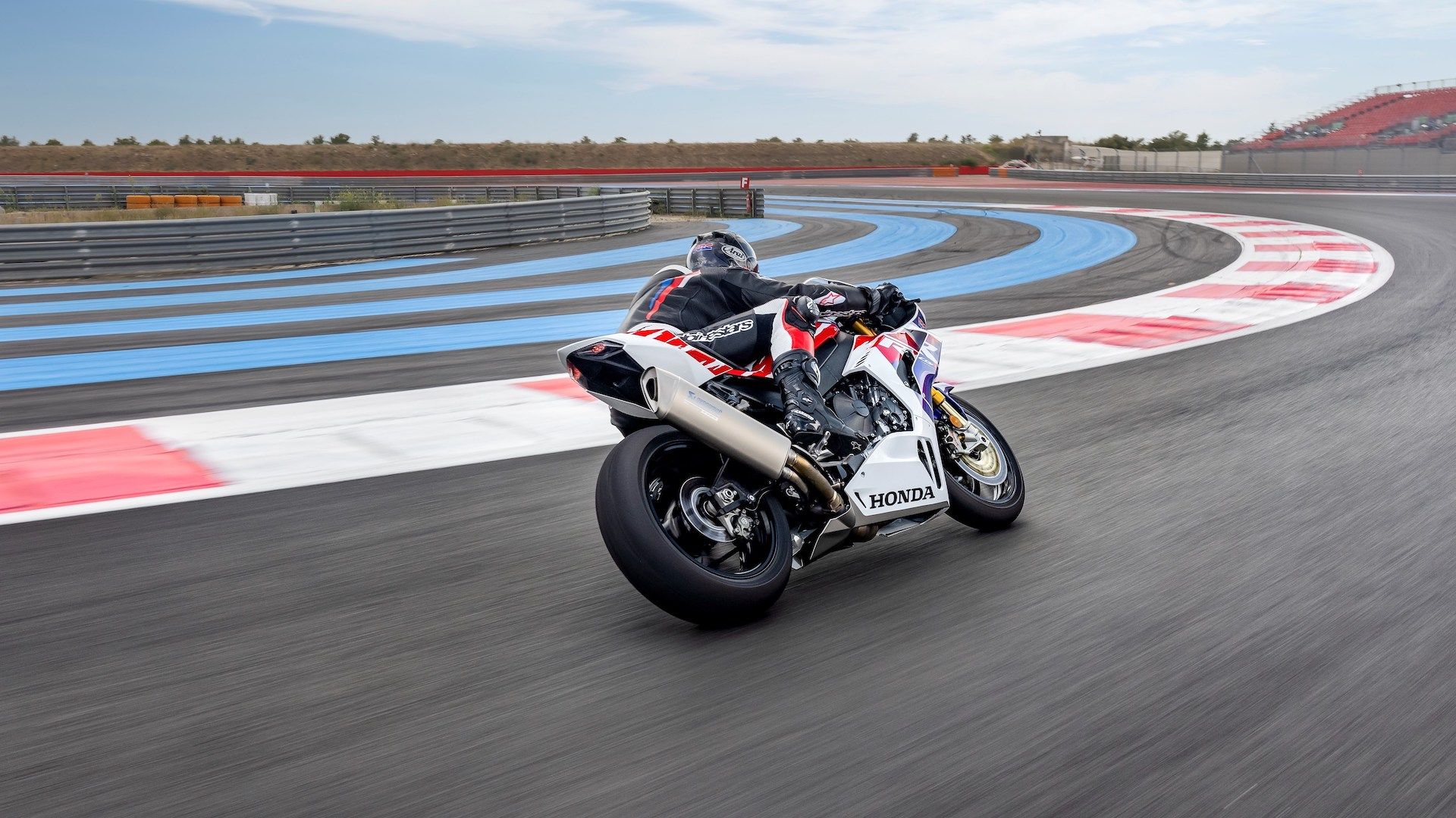 10 Reasons Why The Honda CBR 1000RR-R Fireblade Is No Joke!