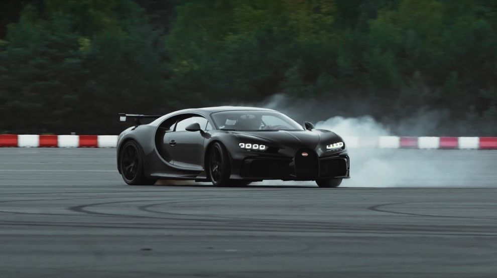 Watch The 1,600 Horsepower Bugatti Chiron Pur Sport Light Up Its Tires ...