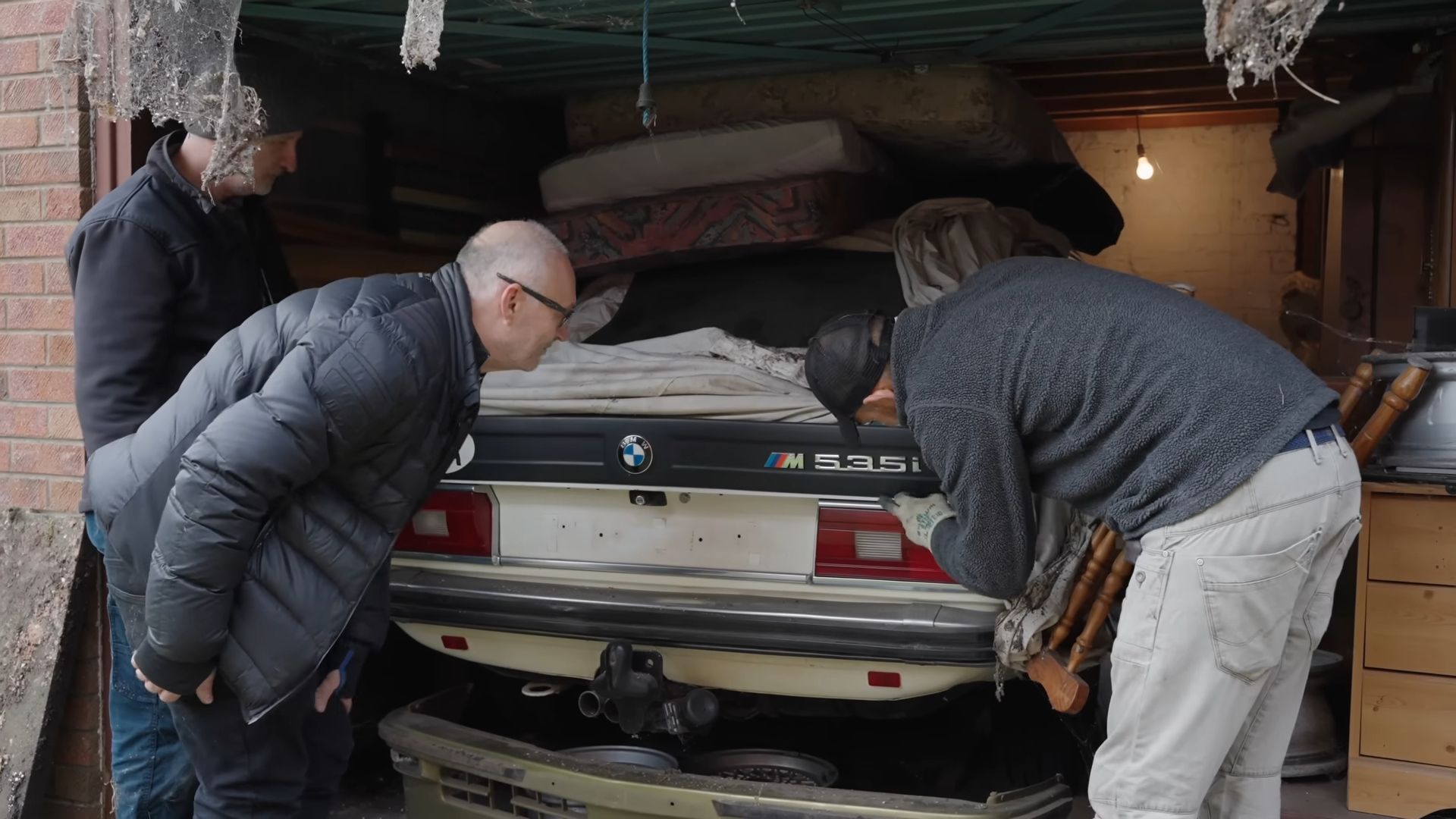 Barn Find: This Extremely Rare BMW E12 M535i Was Left Unattended For ...