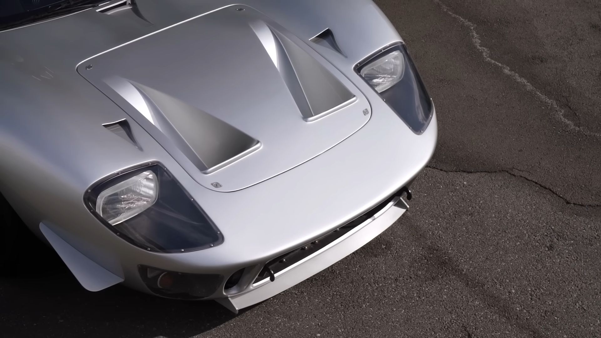 Superformance Ford GT40 Bridges Classic And Modern With Supercharged Power