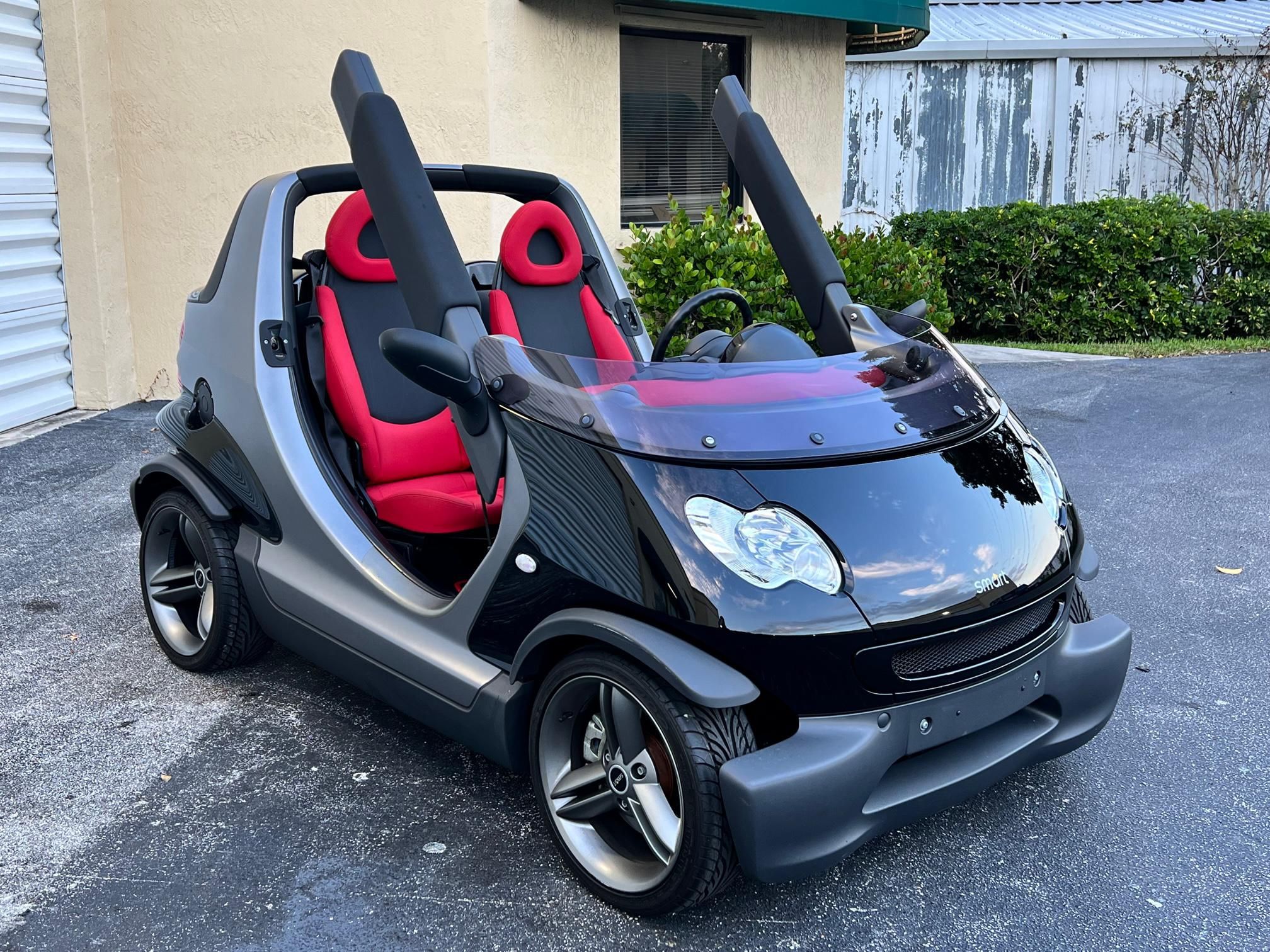 The Smart Crossblade Is A Convertible City Car Without Doors Or Windows
