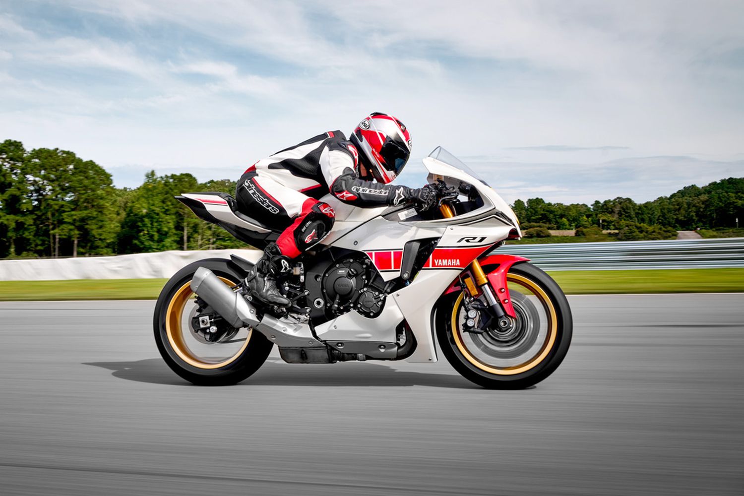 10 Reasons Why The Yamaha YZF-R1 Is The Ultimate Supersport Motorcycle