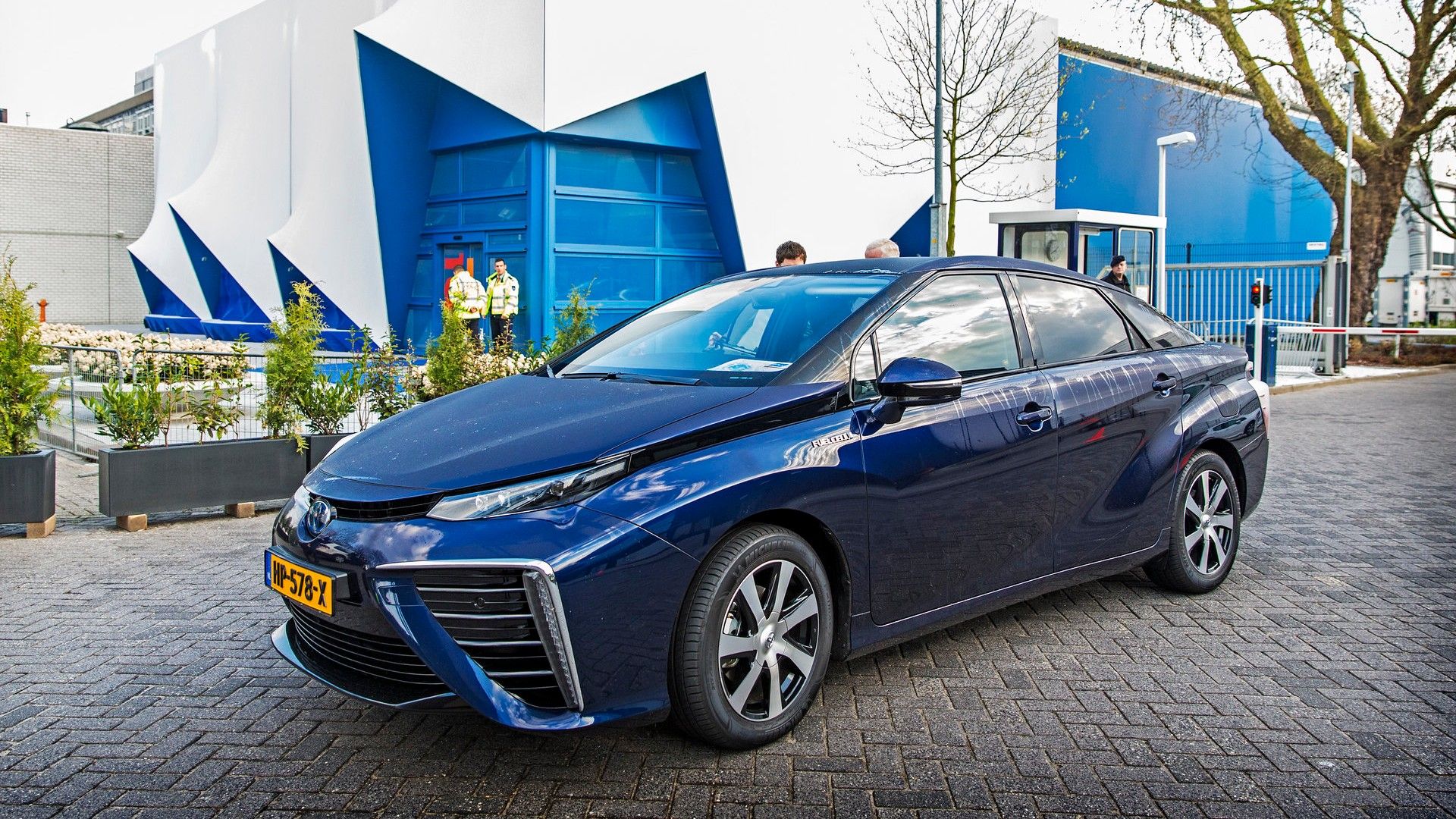 What Makes Hydrogen-Electric Cars Better Than Battery-Electric Cars?