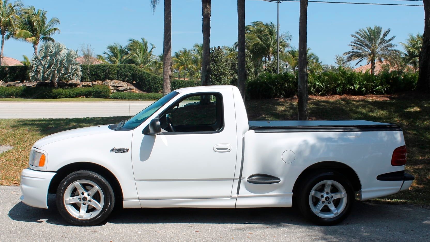 10 Intriguing Things About The 1999 Ford F-150 SVT Lightning