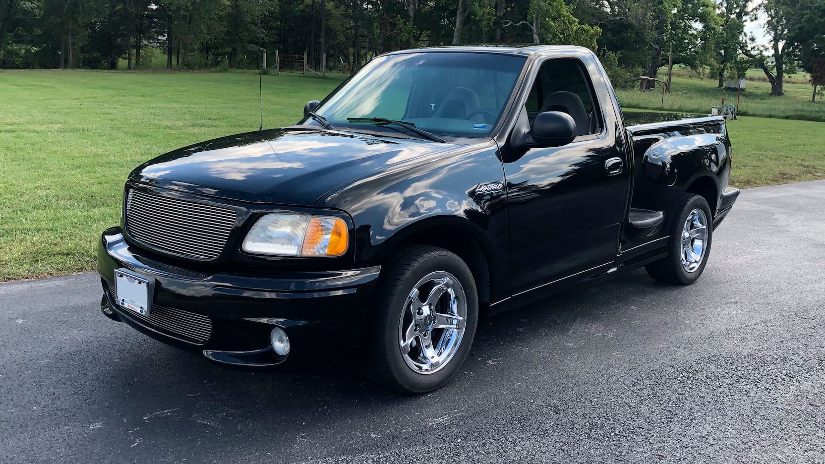 10 Intriguing Things About The 1999 Ford F-150 SVT Lightning