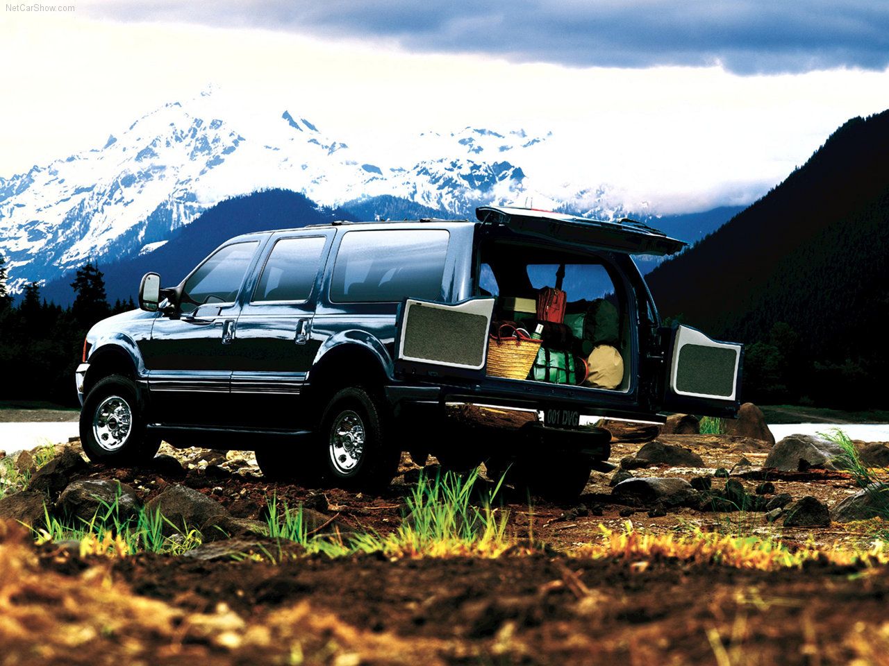 2000-2005 Ford Excursion: Performance, Price, And Photos