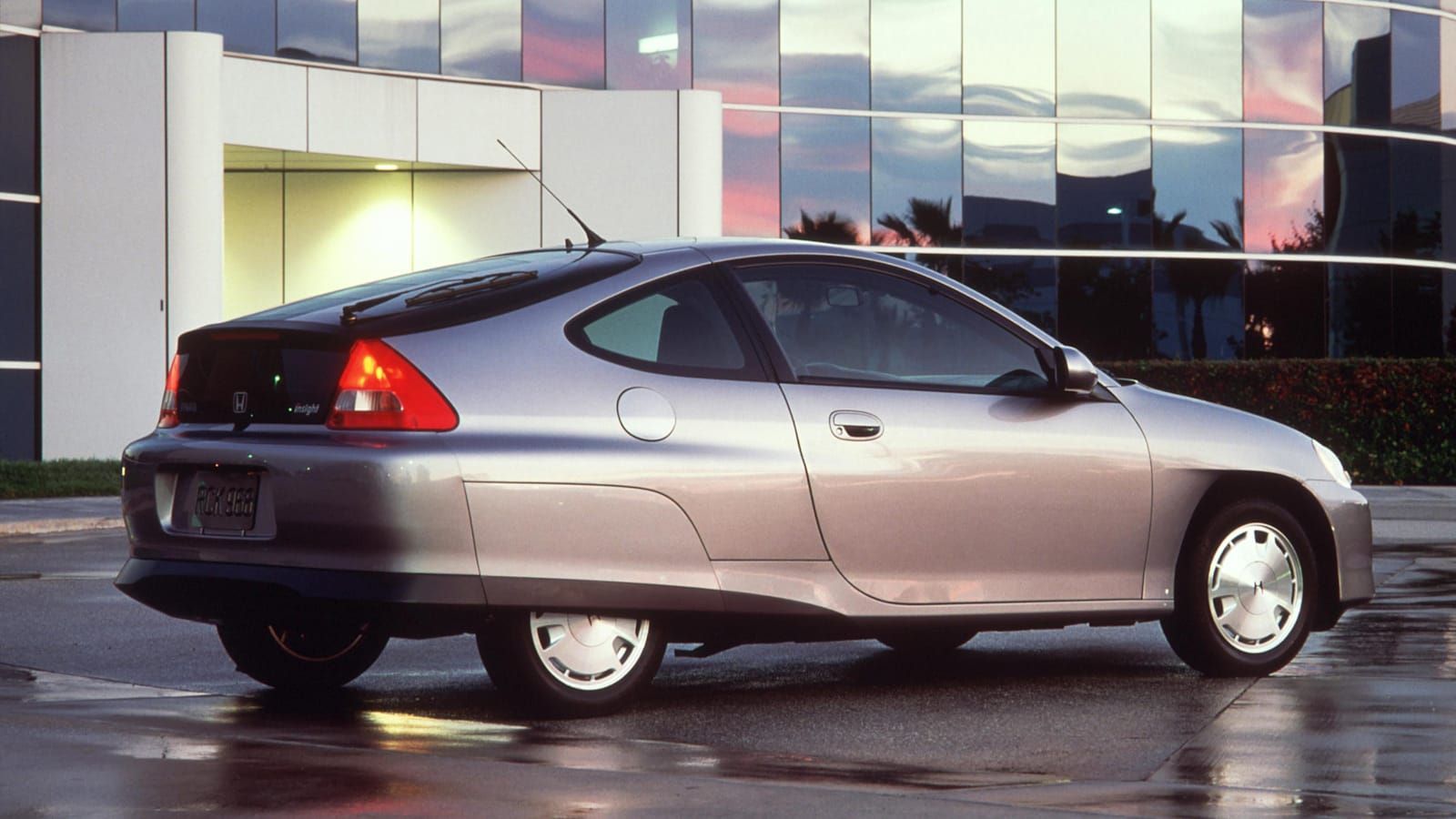 10 Gamechanging Hybrid Vehicles That Hit The Market