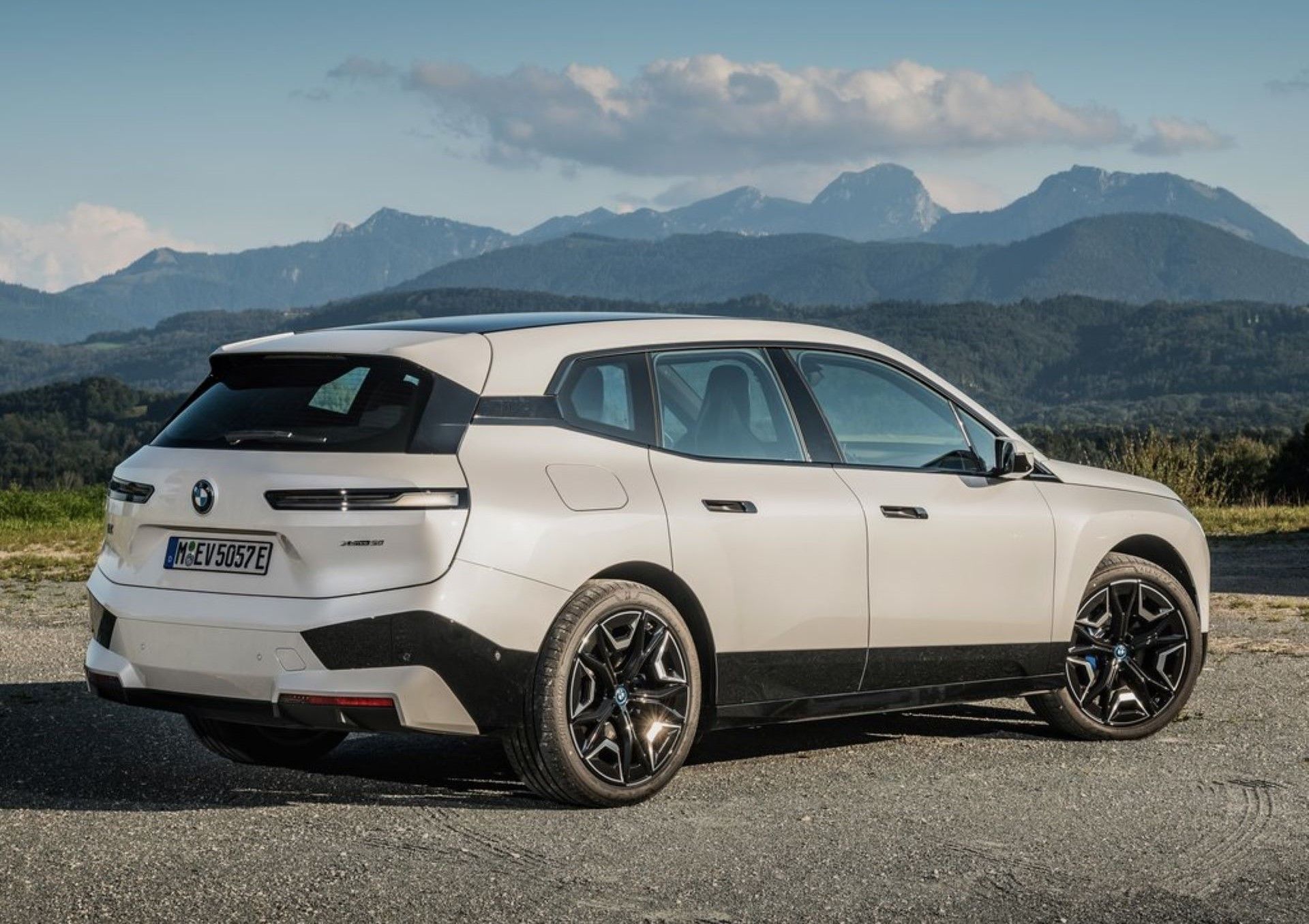 5 Reasons The BMW iX Is Worth The Price (And, 5 Reasons You Should Give ...