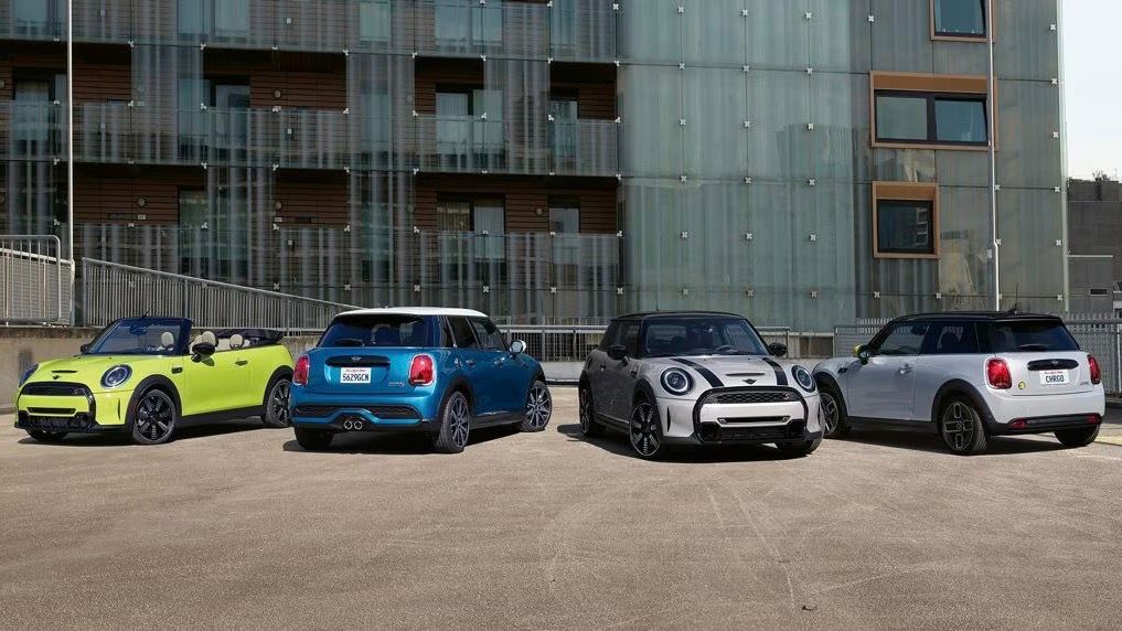Pros And Cons: Is The Mini Cooper SE A Perfect City Commuter?
