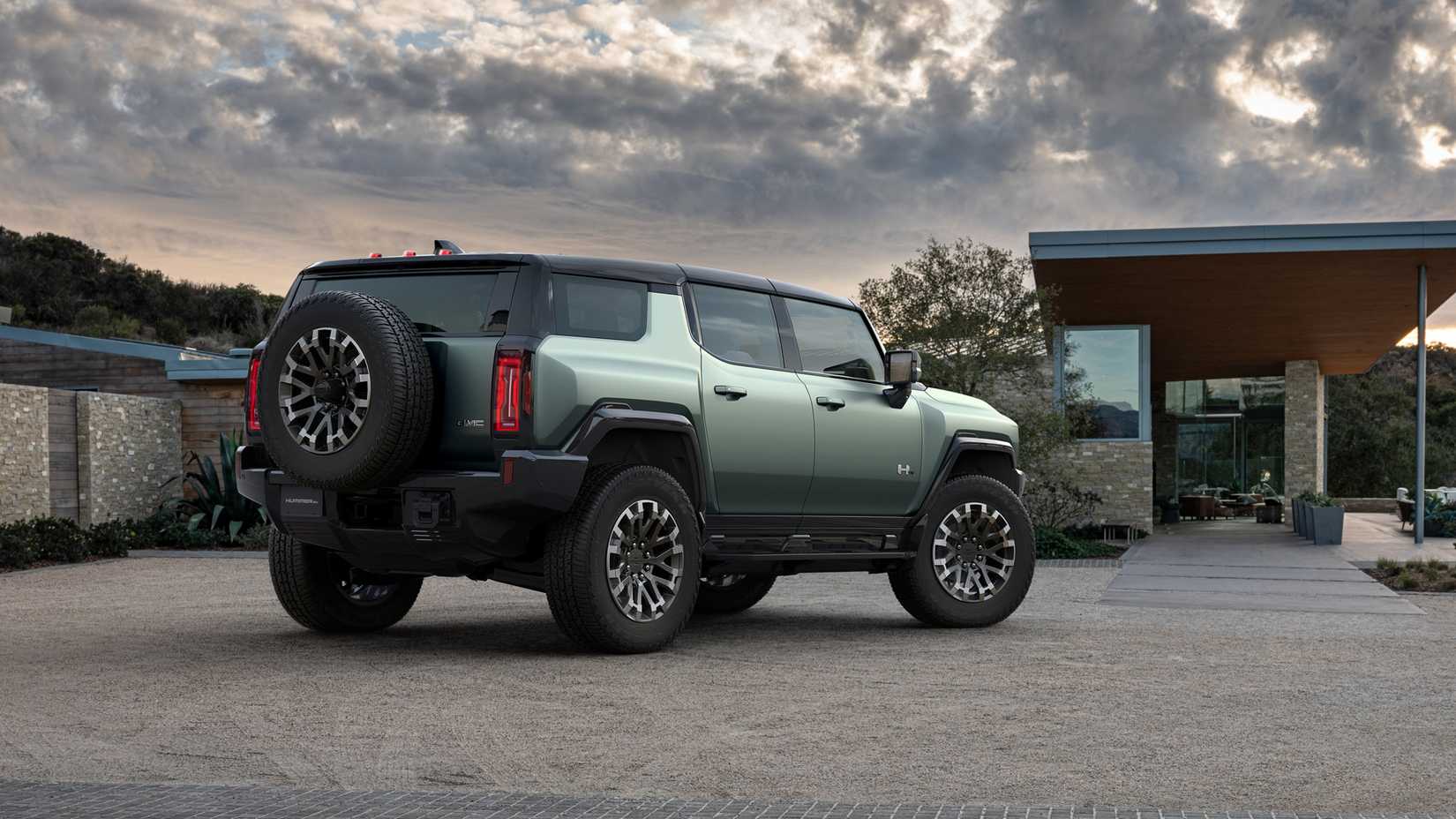 10 SUVs With The Highest Ground Clearance For Off-Roading