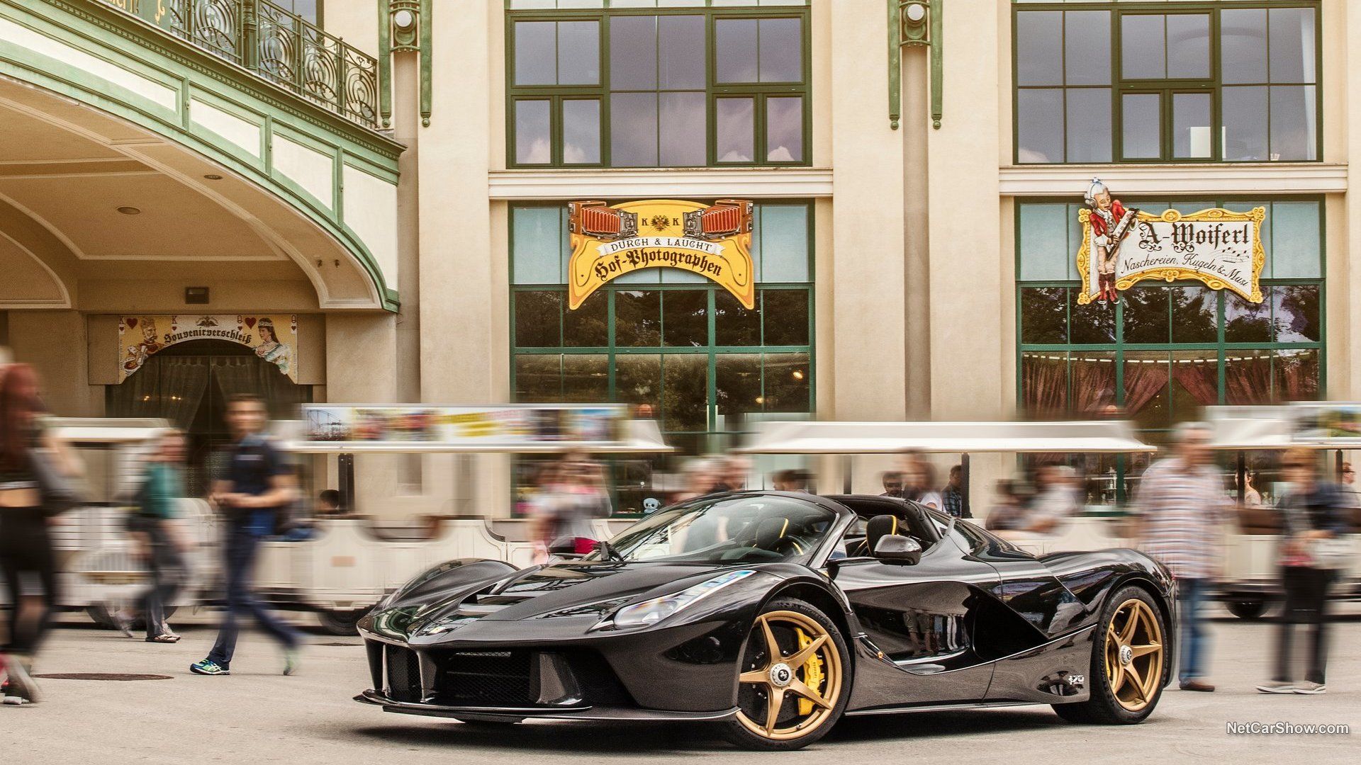 Black Ferrari Laferrari