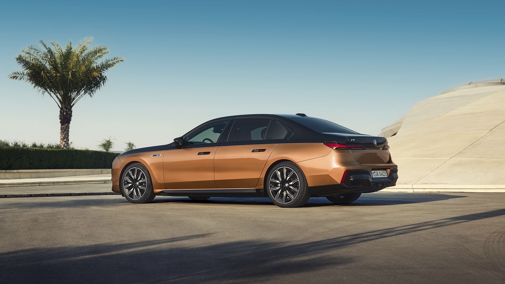 Everything You Need To Know About The BMW i7 M70 xDrive