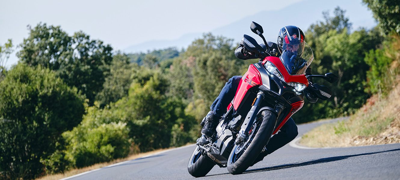 2024 Yamaha Tracer 9 GT+ vs Ducati Multistrada V2 - The Middleweight ...