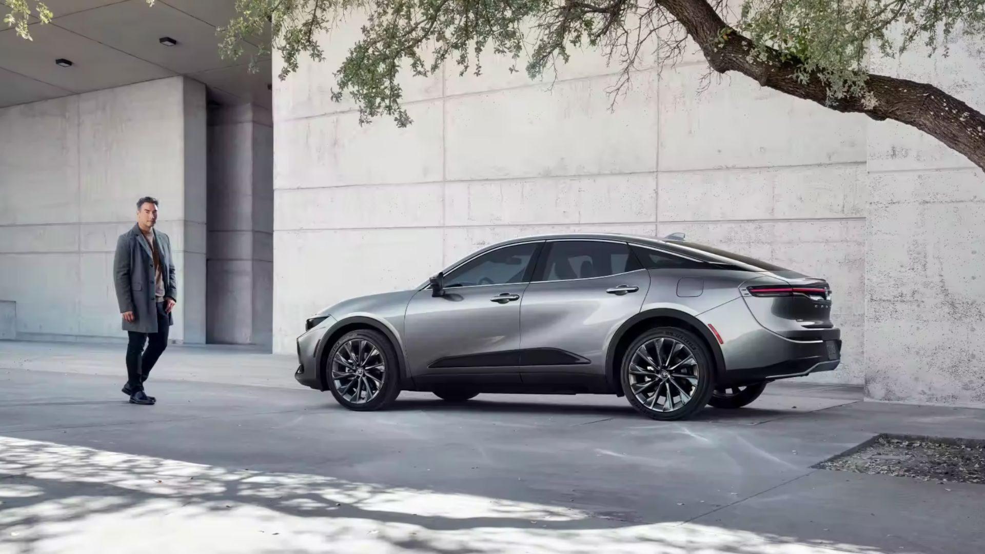 Why You Should And Shouldn't Buy The Toyota Crown