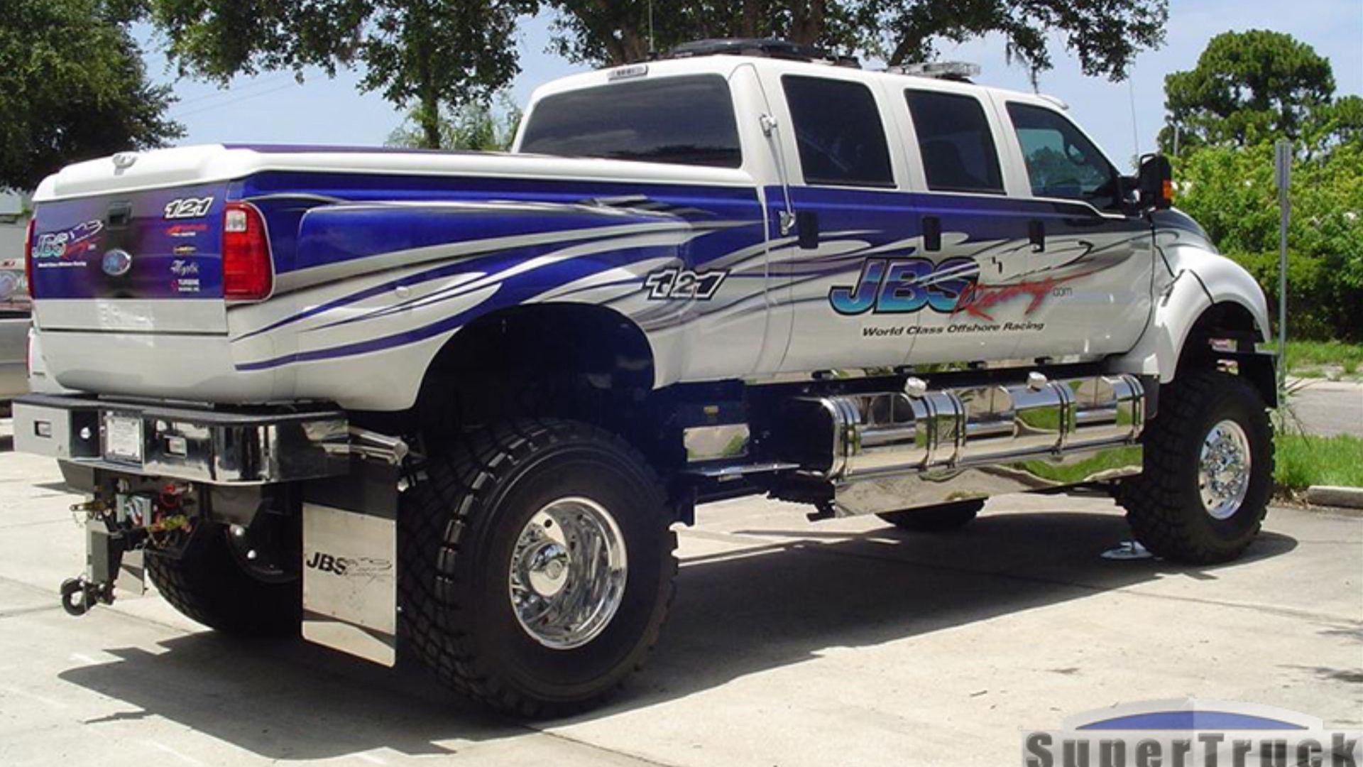10 Craziest Builds Based On The Ford F-650 Super Duty