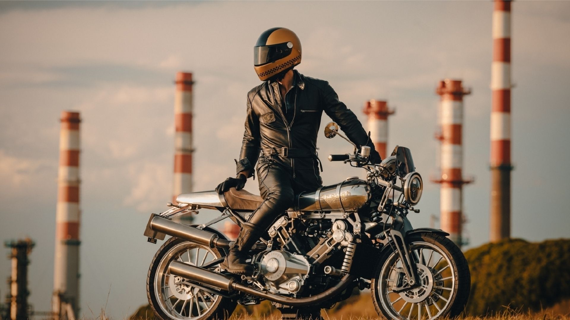 10 Coolest Retro Motorcycle Helmets