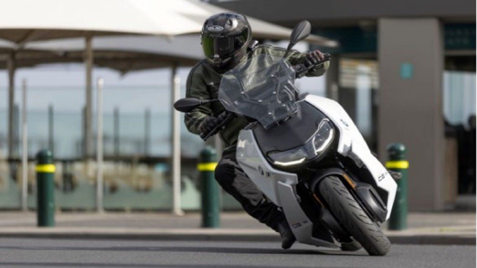 10 Things We Like About The BMW CE 04