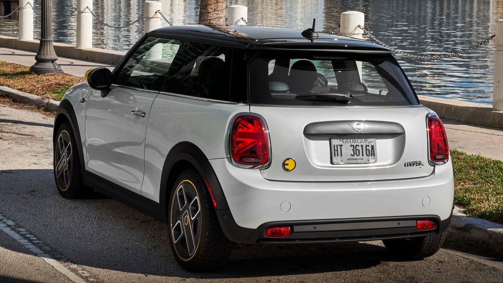 17 Non-Hybrid Cars With The Best Fuel Efficiency