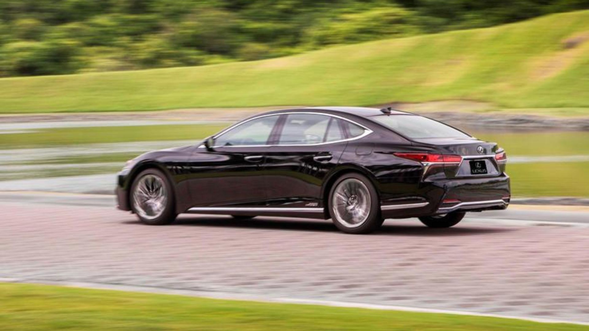 Why The Lexus LS Hybrid Is Criminally Underrated
