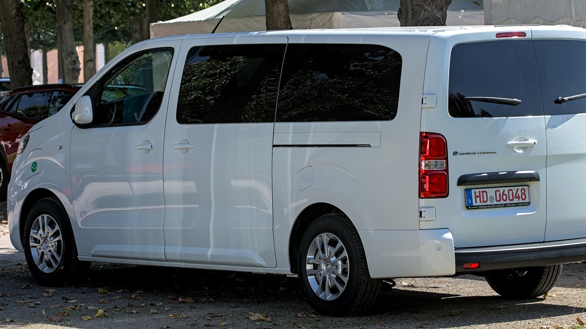 15 Best Electric Three-Row Vehicles