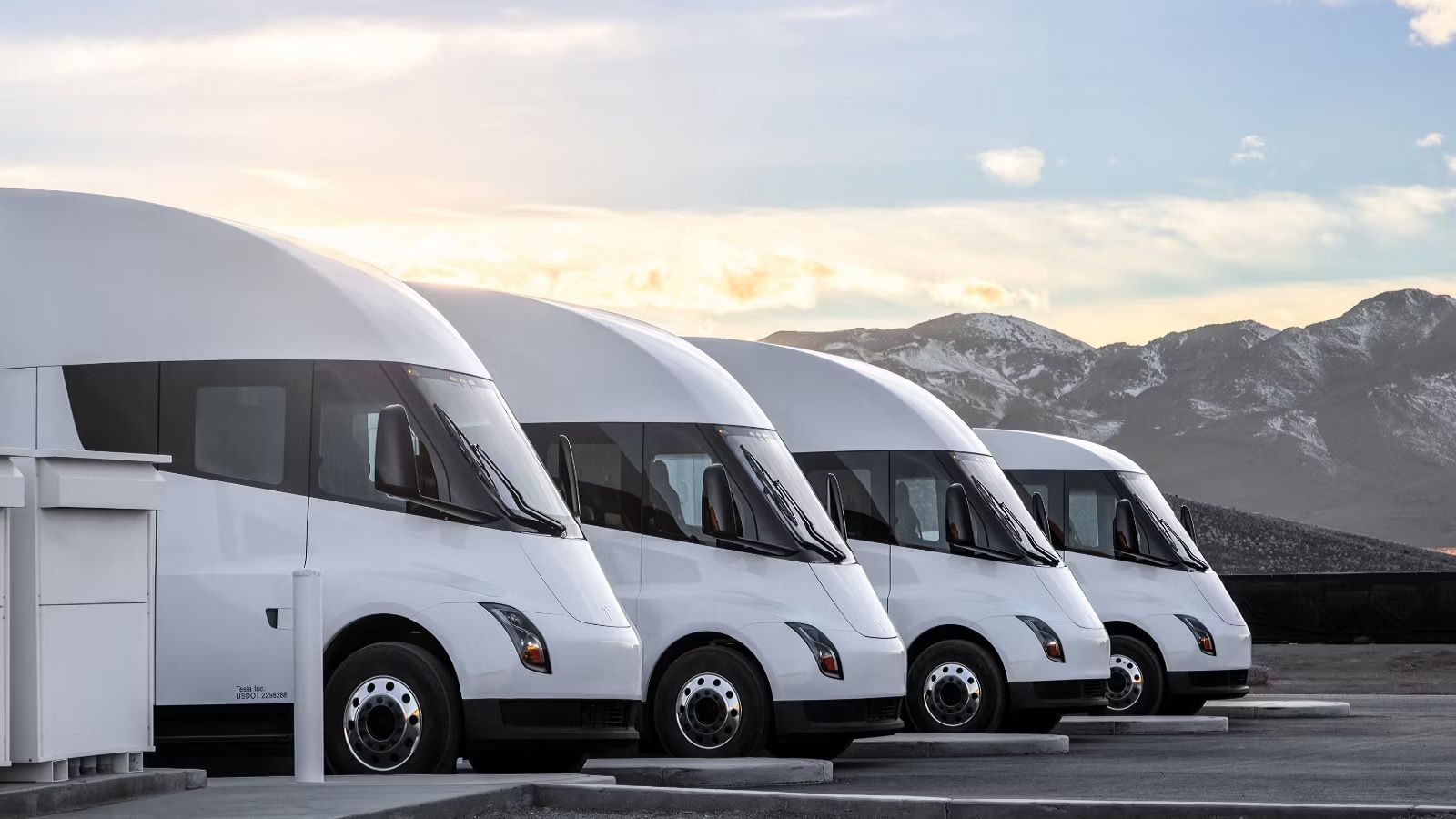 10 Things That Make The Tesla Semi Truck Better Than Traditional Long ...