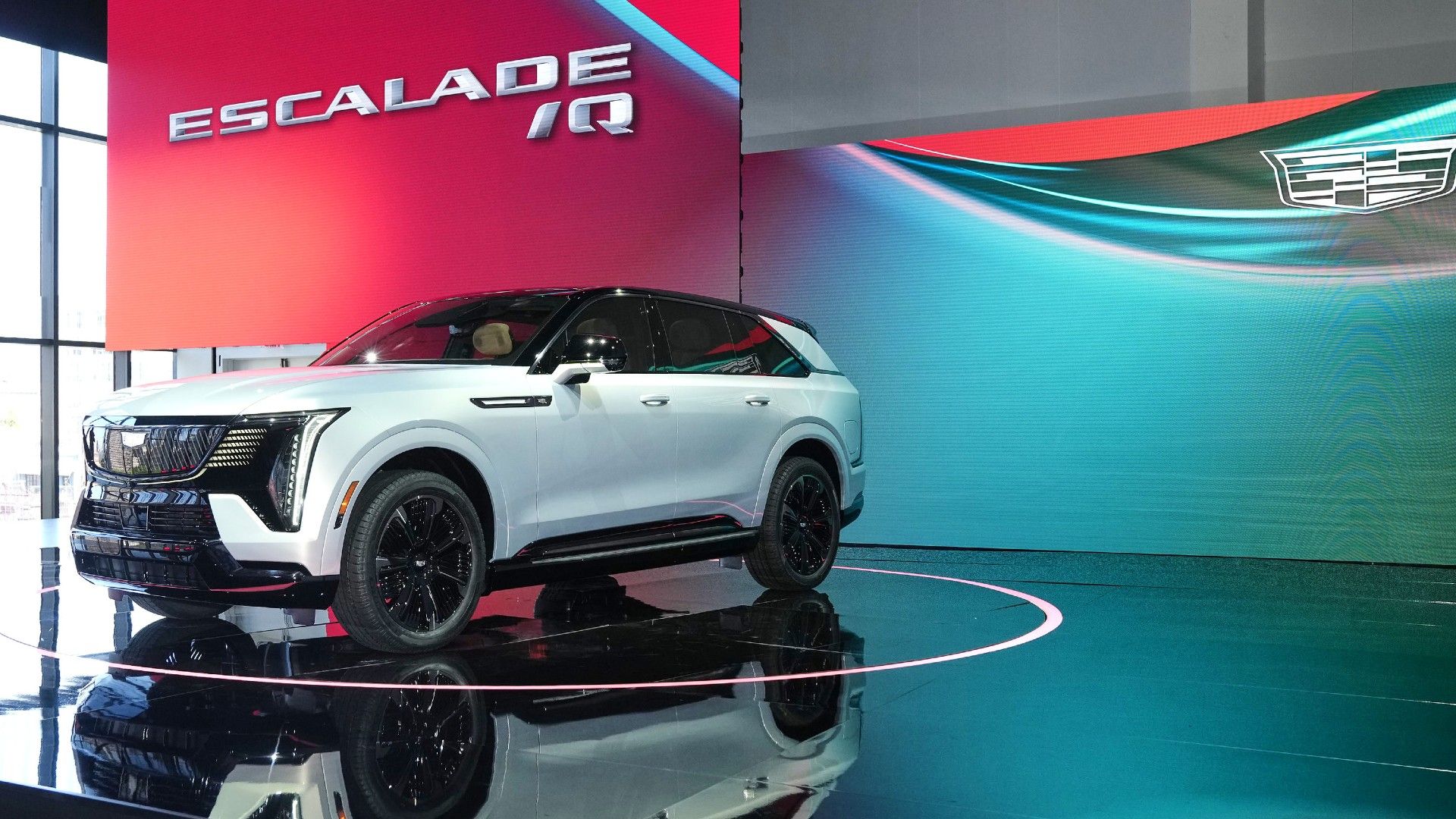 Comparison: Cadillac Escalade IQ vs. GMC Hummer SUV