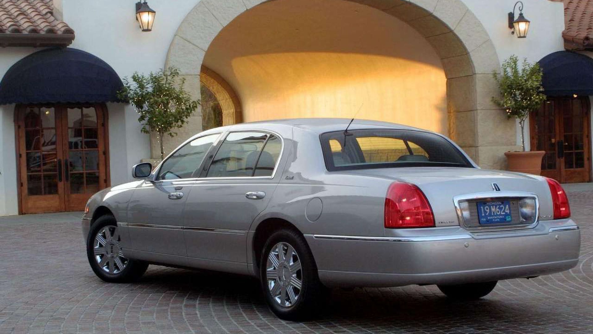 15 American Cars That Are Built Like Tanks