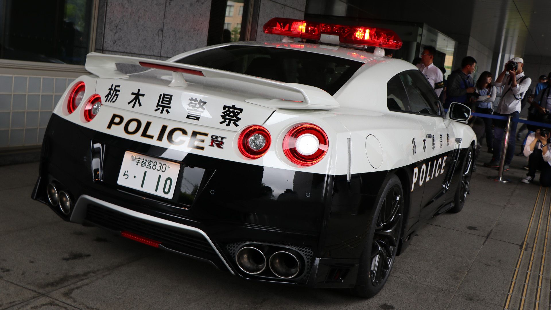 10 Fast Police Cars That Can Do 200 MPH