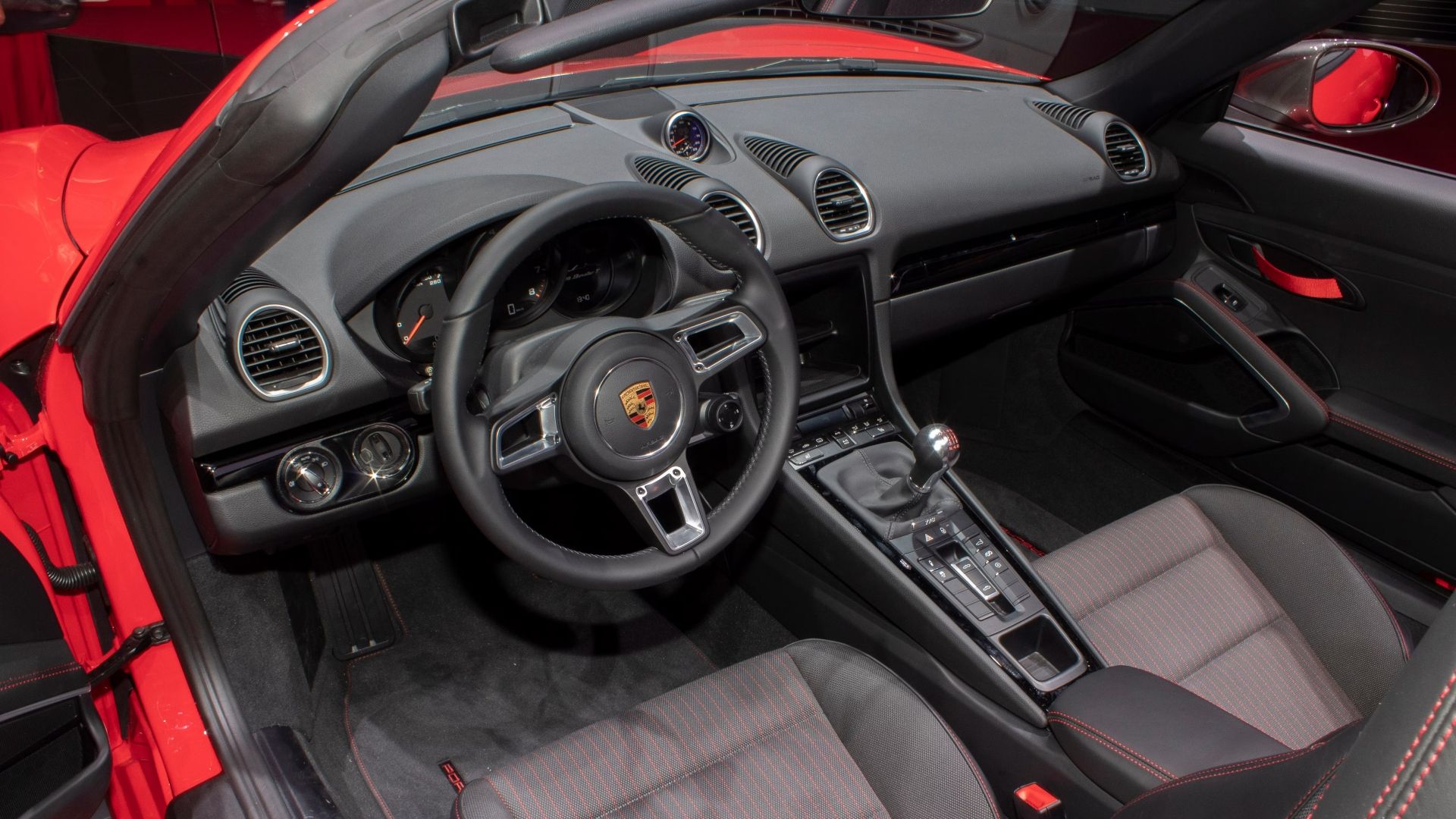 10 Things That Separate The Porsche 718 From The 911