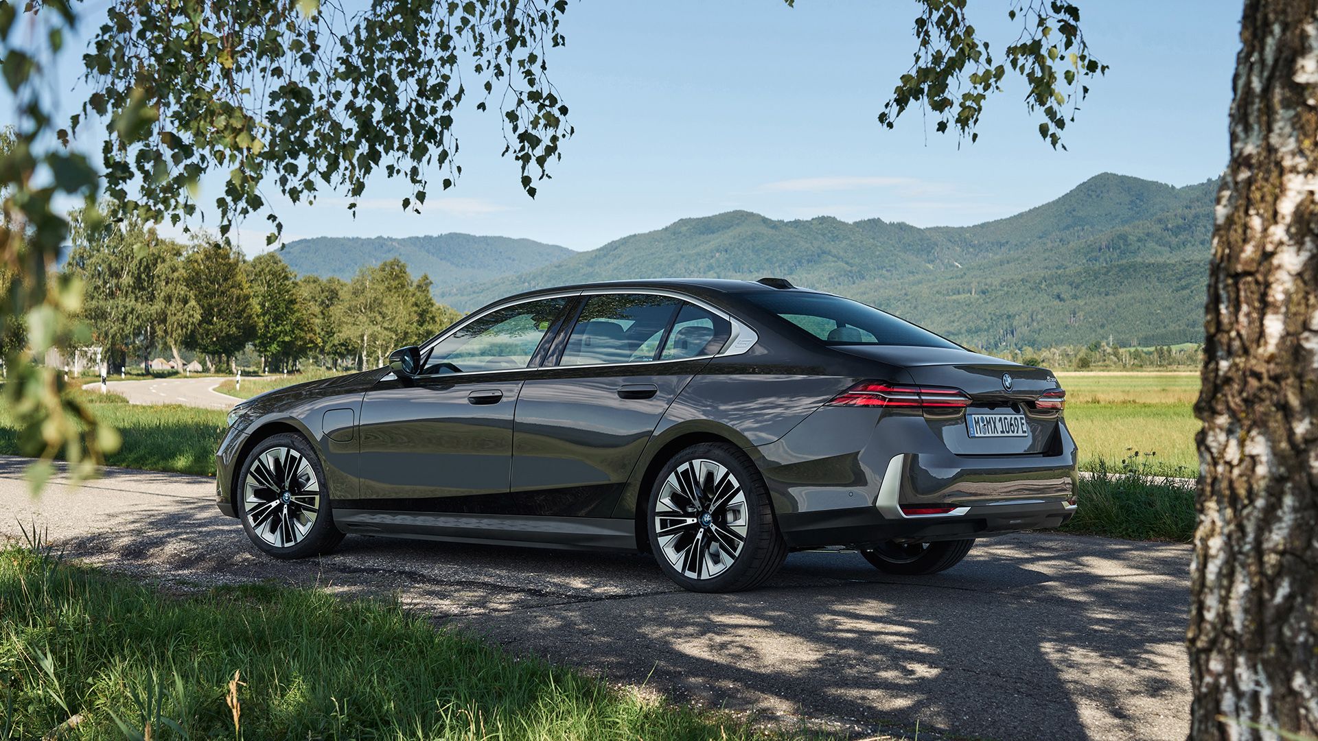 Here's What Makes The 2024 BMW 550e PHEV Worth The Wait