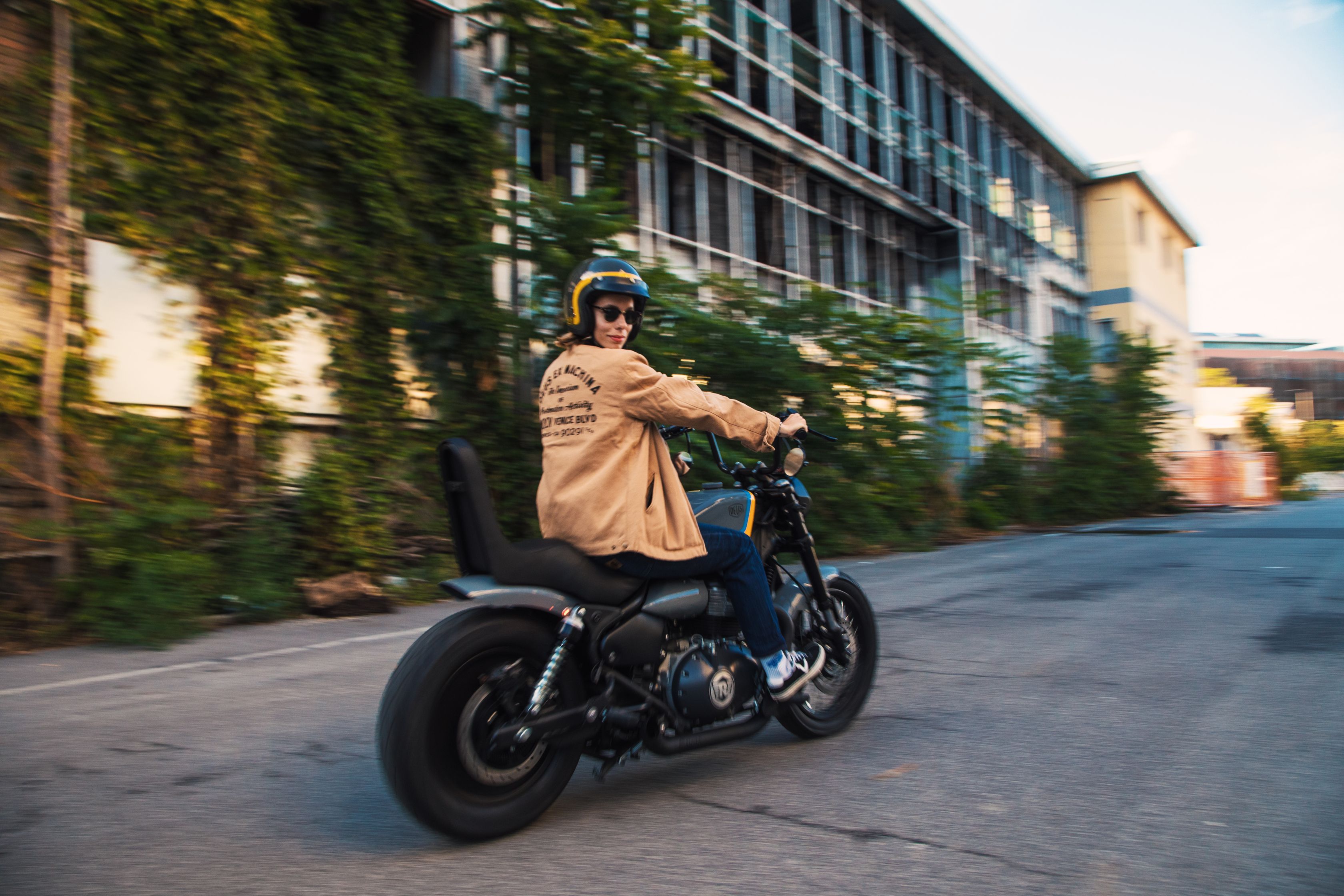 Here's A Custom Royal Enfield Super Meteor 650 Inspired By American ...