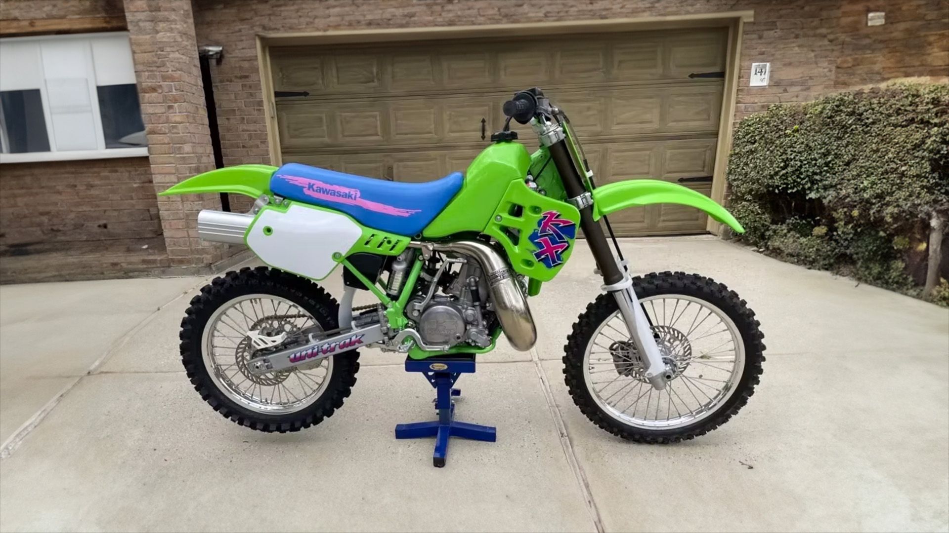 10 Single-Cylinder Engines That Redefined Performance