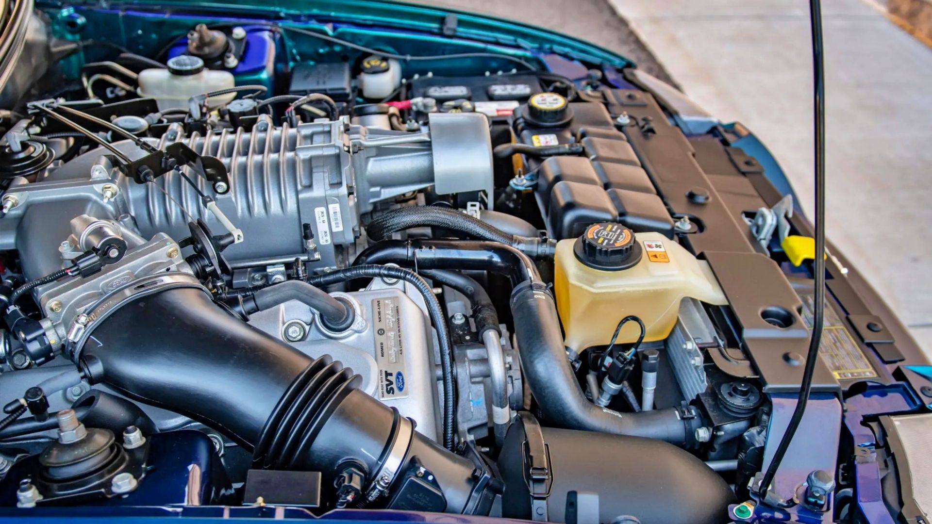 10 Forgotten V8 Engines That Deserve a Second Look