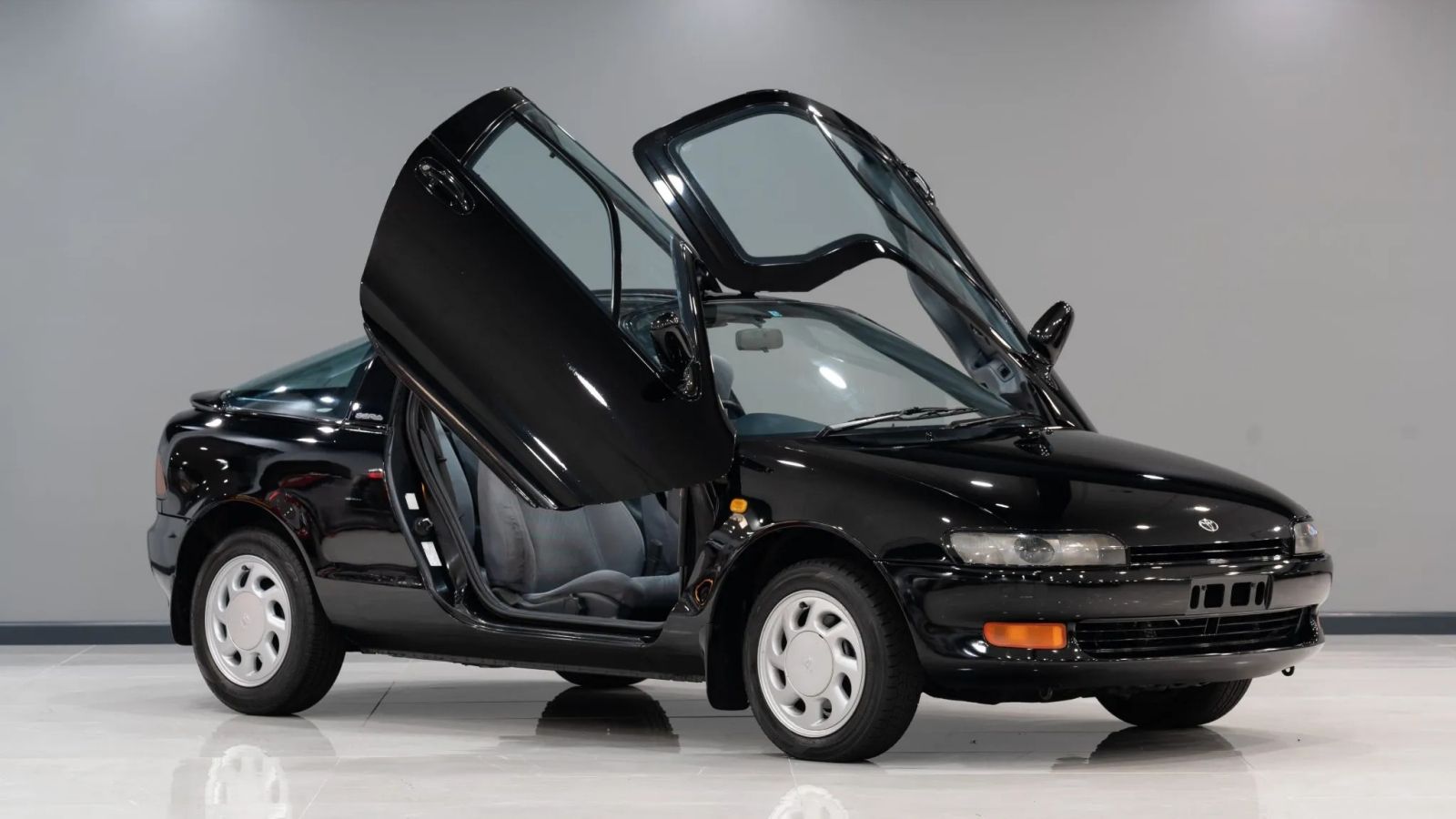 10 Cars With Scissor Doors That Are Not Lamborghinis