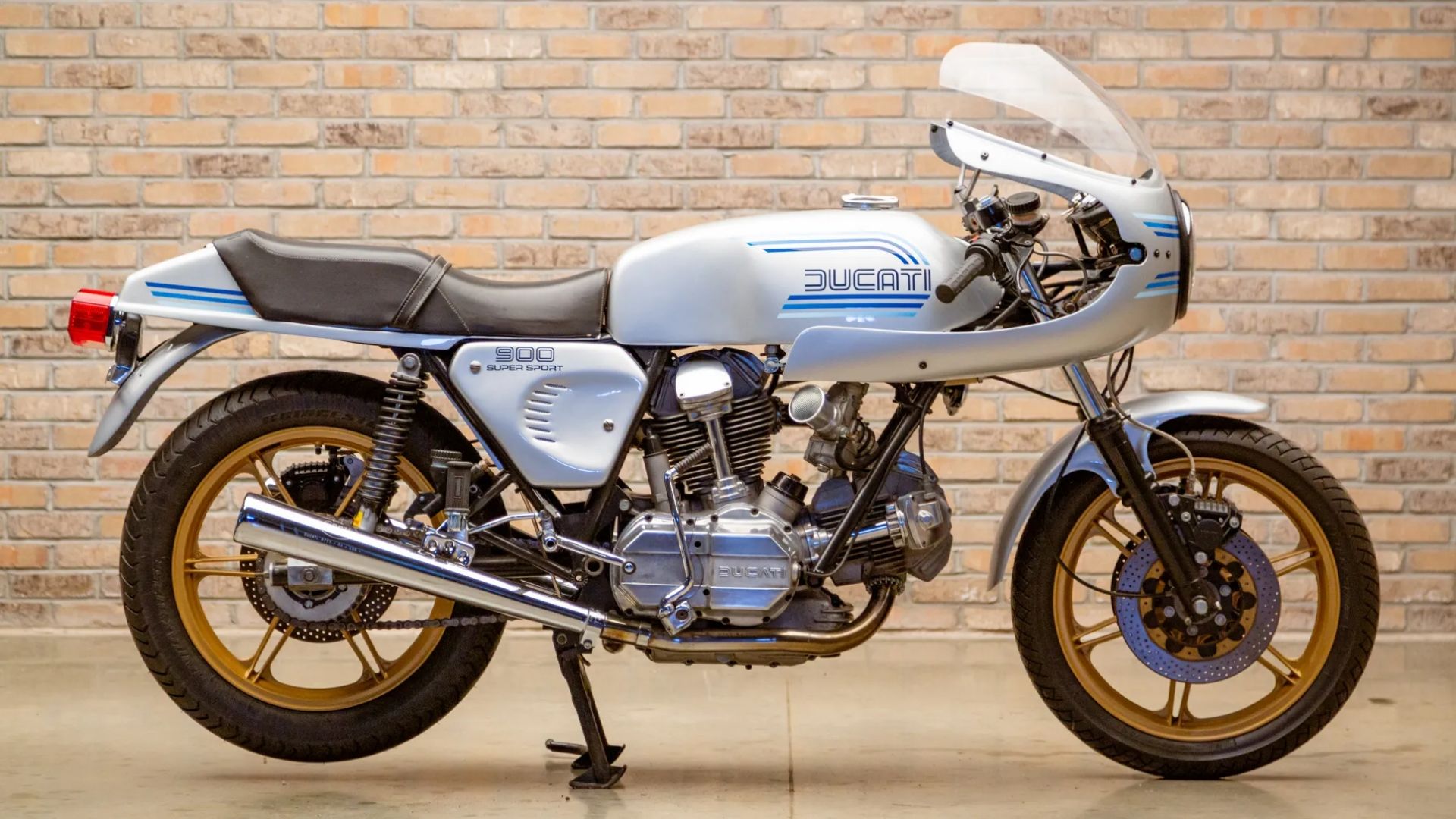 10 Iconic Ducati Sports Bikes That Redefined Speed