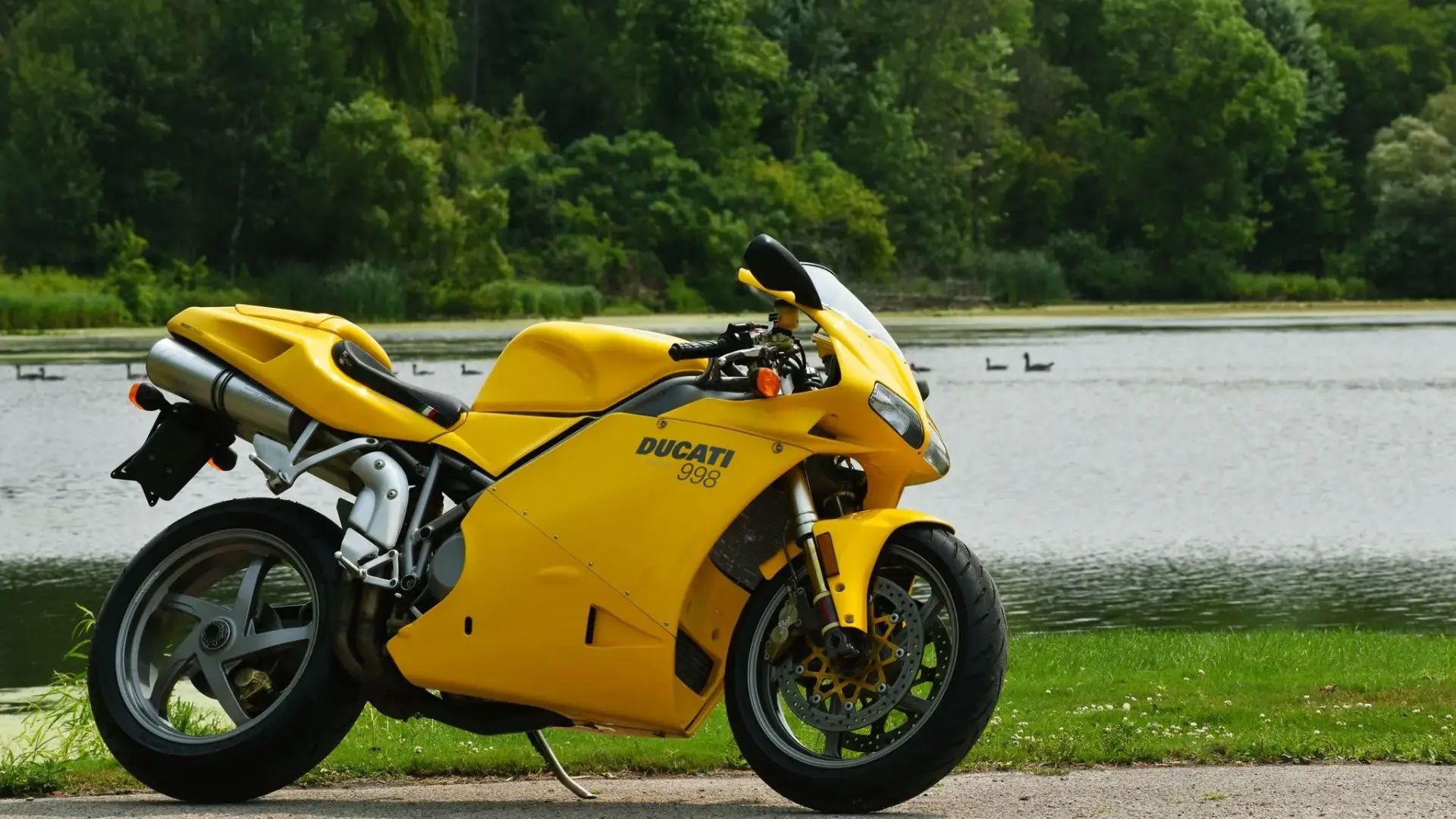10 Iconic Ducati Sports Bikes That Redefined Speed