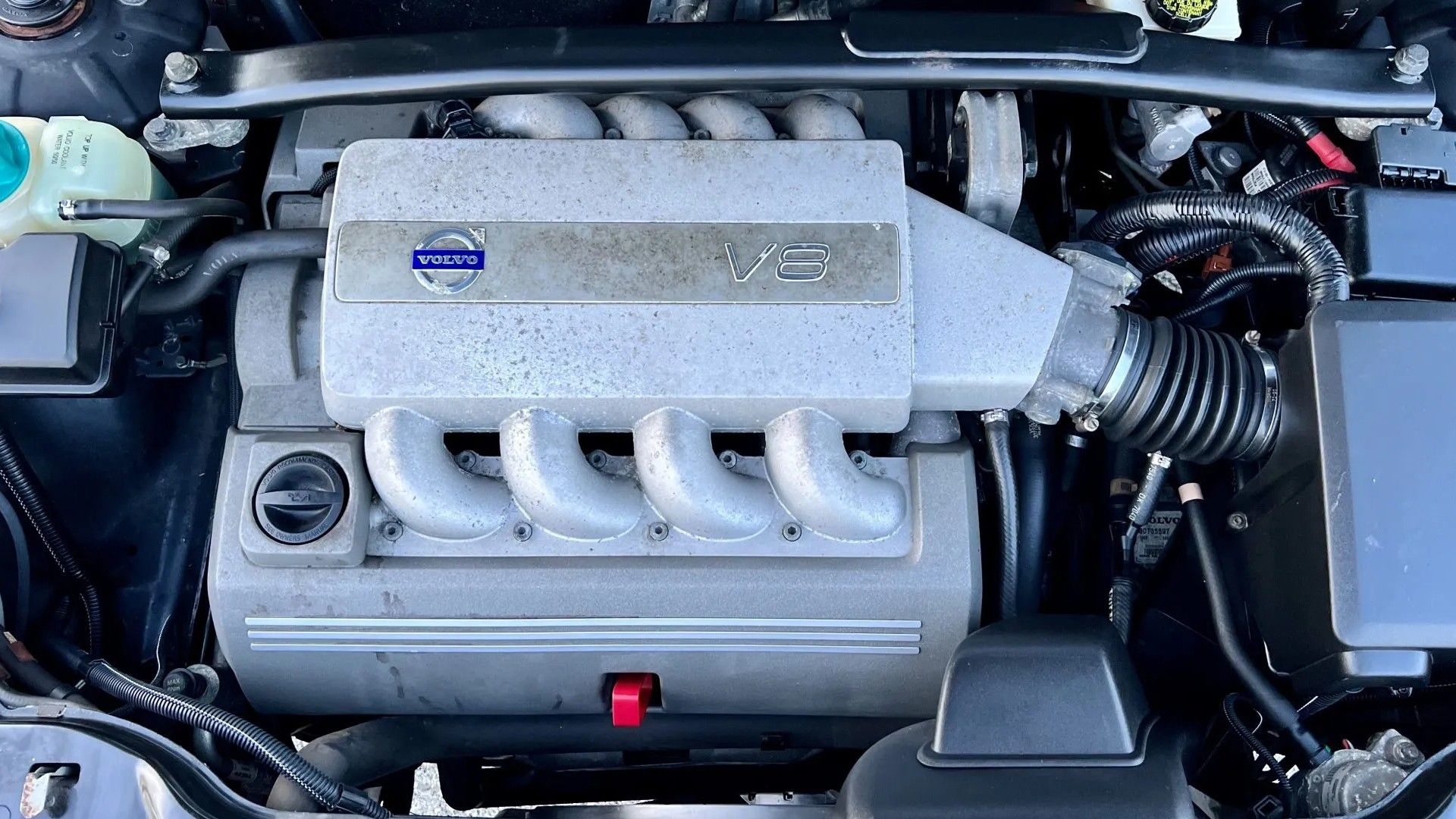The Humble 7-Seater SUV That Packs A Yamaha-Built V-8 Under The Hood