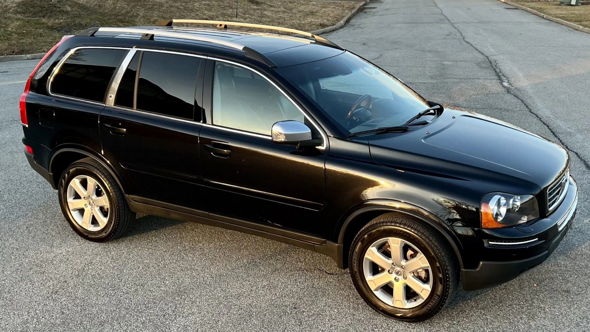 The Humble 7-Seater SUV That Packs A Yamaha-Built V-8 Under The Hood