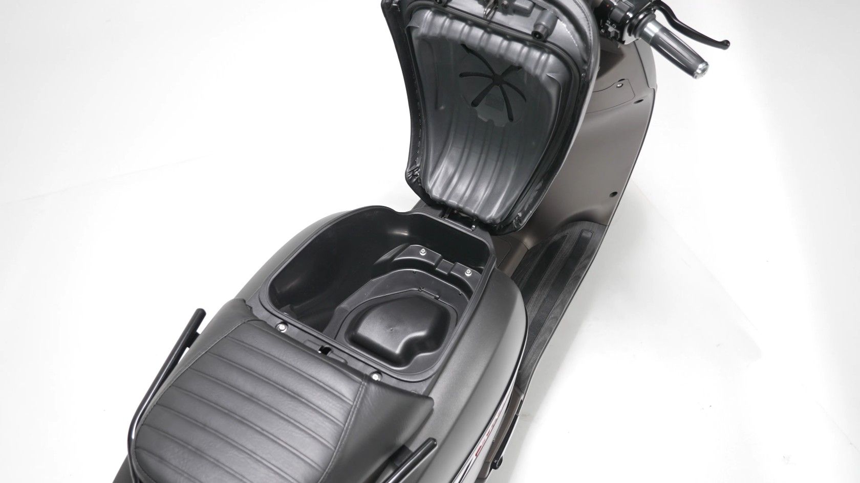 Keeway Launches Sixties, Versilia, And Vieste Scooters To Spruce Up ...