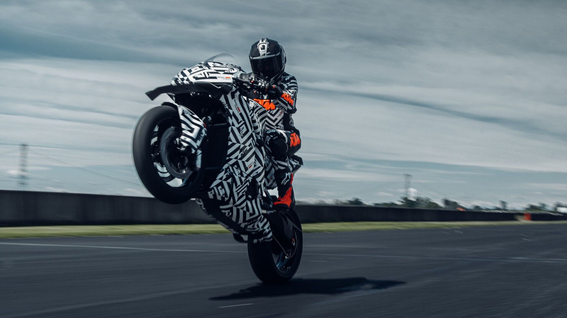 KTM 990 RC Is Officially Coming To Shake Up The Sports Bike Segment