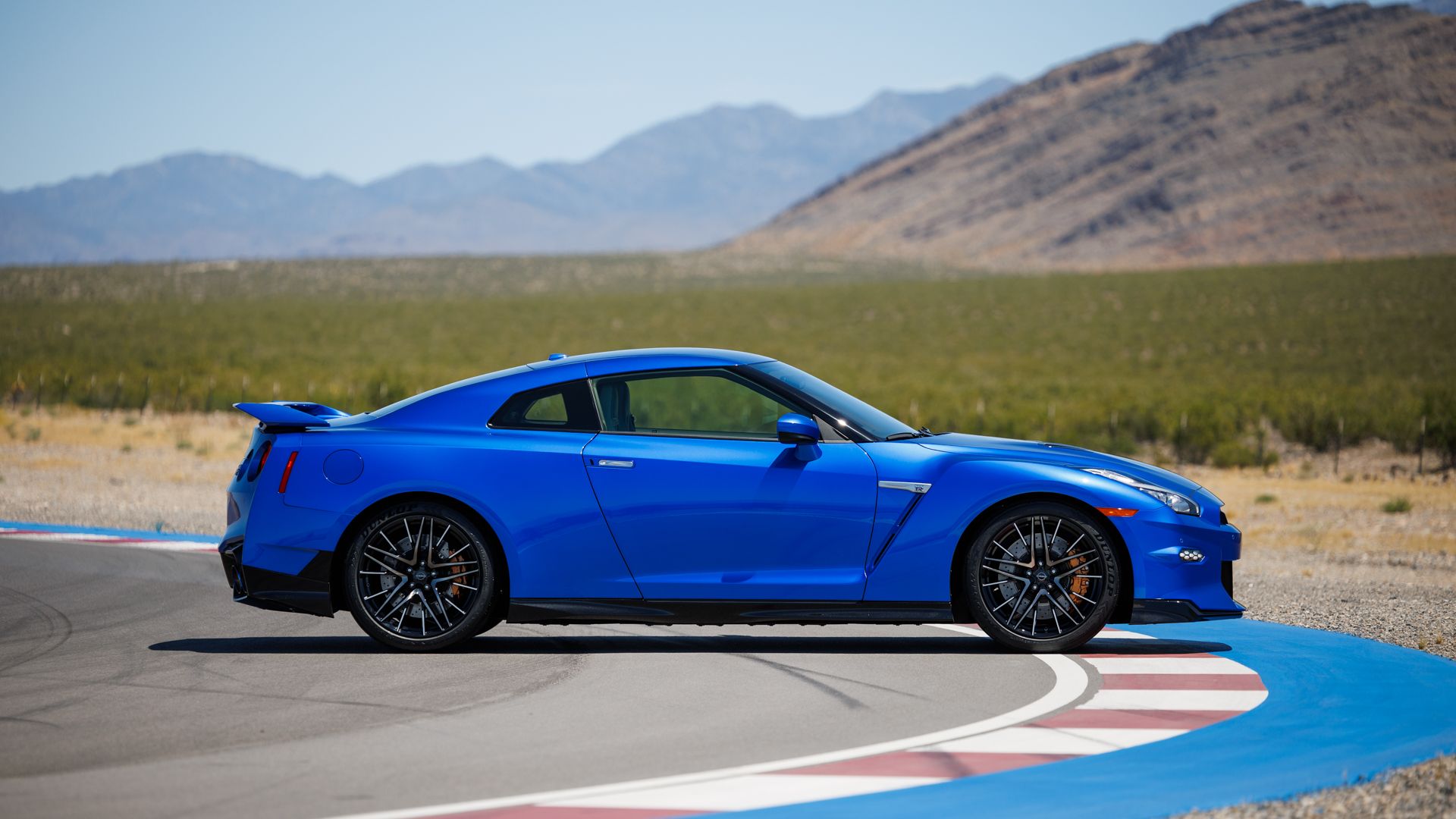 How Fast Is the Nissan GTR? Engine, Speed, And Horsepower Explained