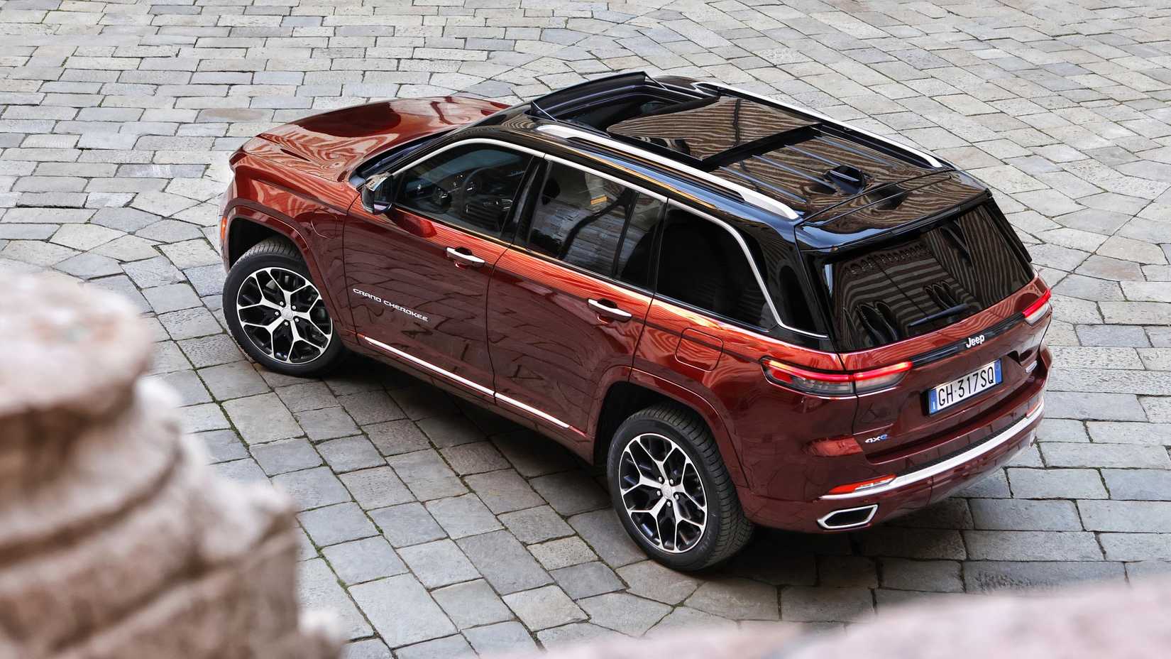 10 Reasons Why The 2025 Jeep Grand Cherokee 4xe Stands Out Among Rivals