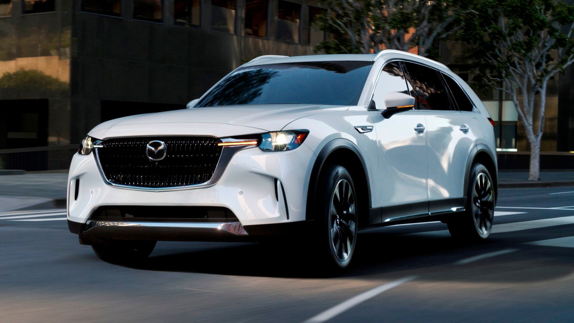 10 Midsize Crossovers That Come Standard With Three Row Seating