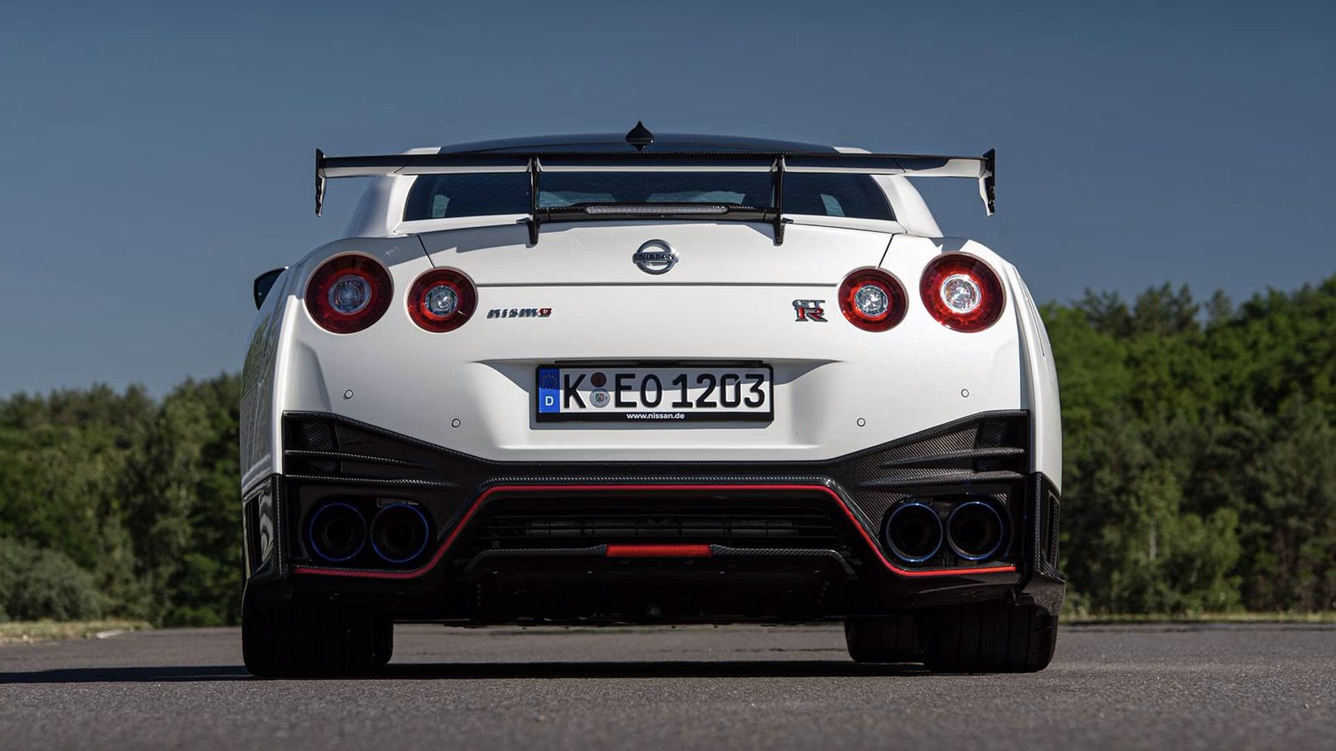 10 Mainstream Sports Cars That Rock Dual-Clutch Transmissions