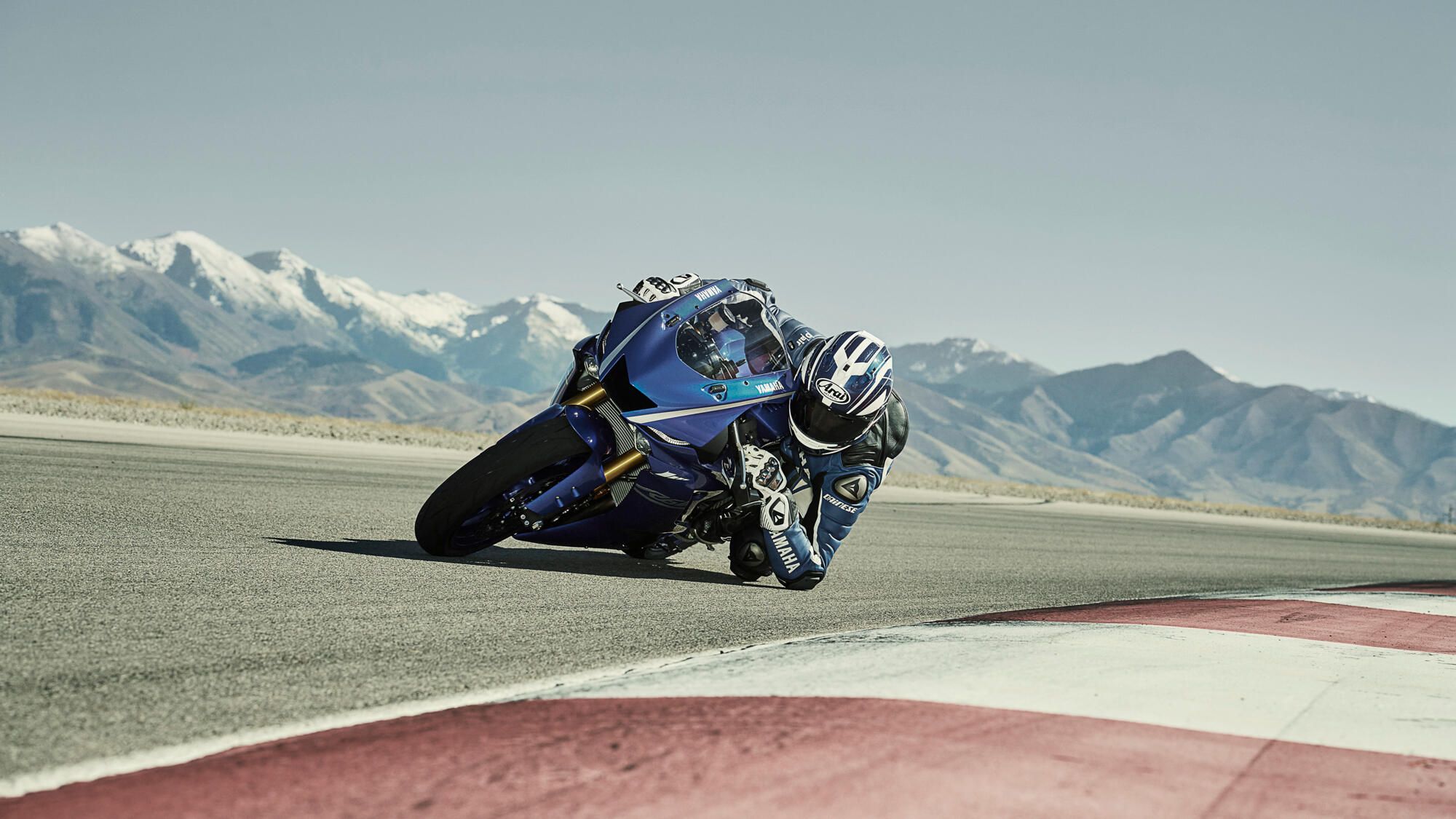 Here's Why We Would Pick The Yamaha R6 Over The New YZF-R9