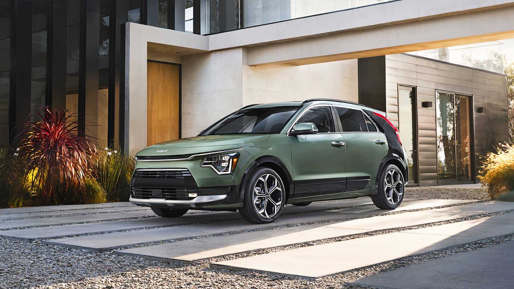 Here Are The 10 Best Hybrid Compact SUVs In 2025